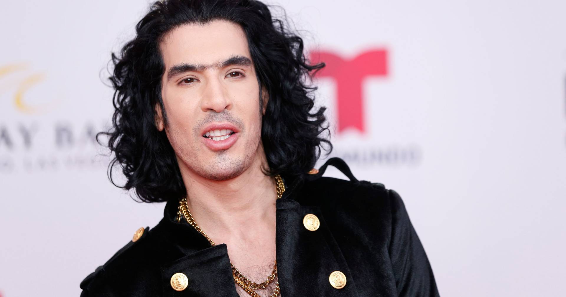 Morreu o cantor e modelo Andrés Cuervo - SIC Notícias