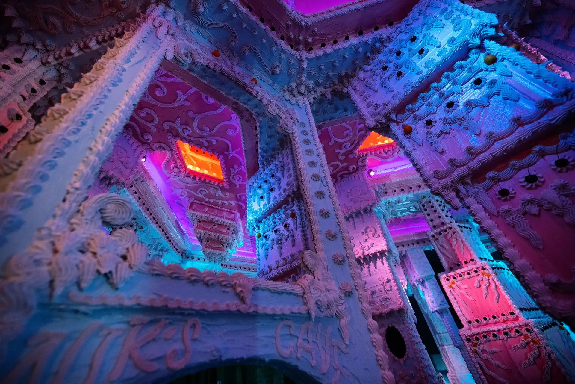 "Cakeland", uma experiência de arte para quem gosta de bolos - SIC Notícias