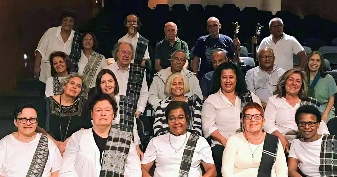 Coro “Voz Terra”, um embaixador da música de Cabo Verde - SIC Notícias