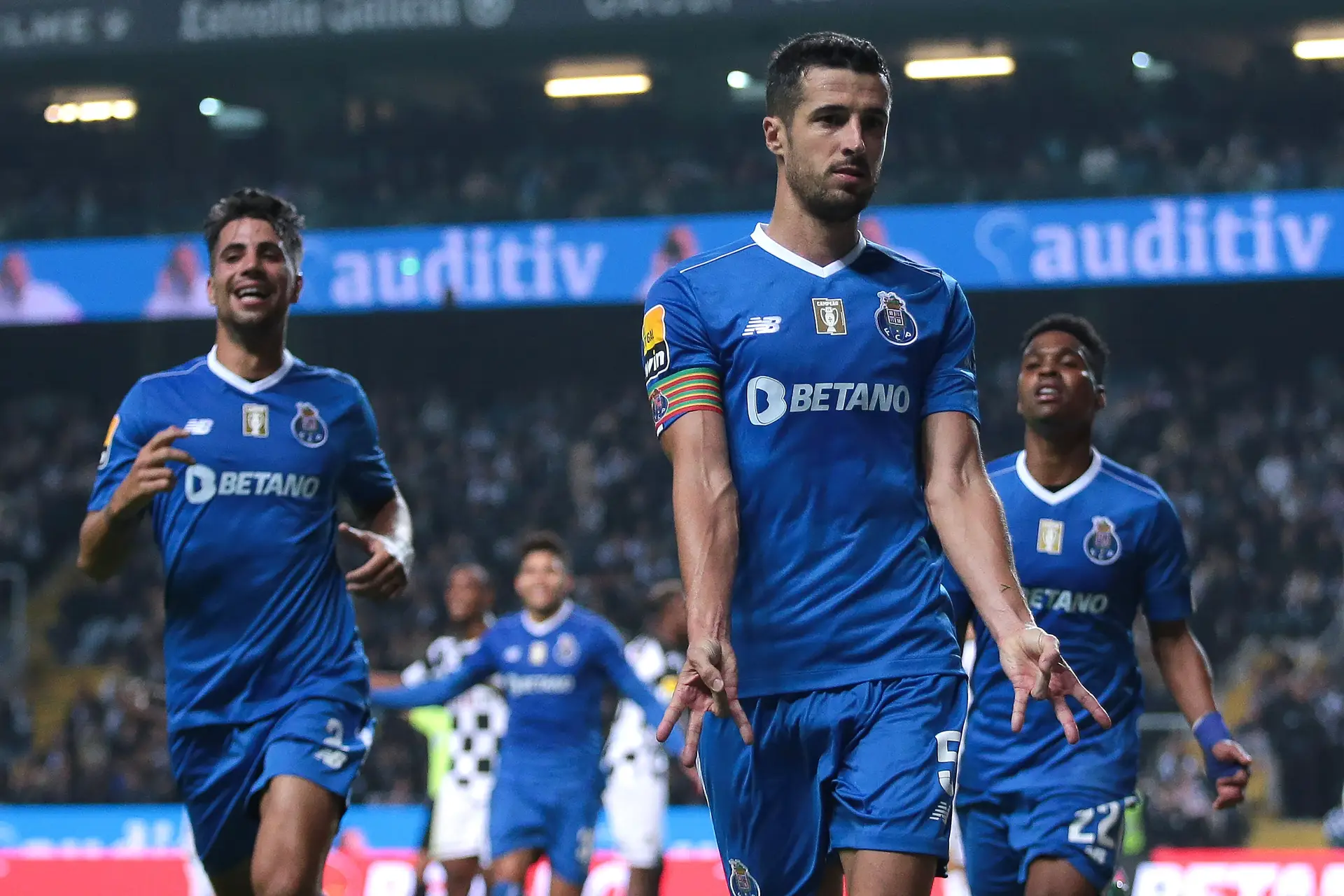 FC Porto vence Boavista e aproxima-se do líder Benfica - SIC Notícias