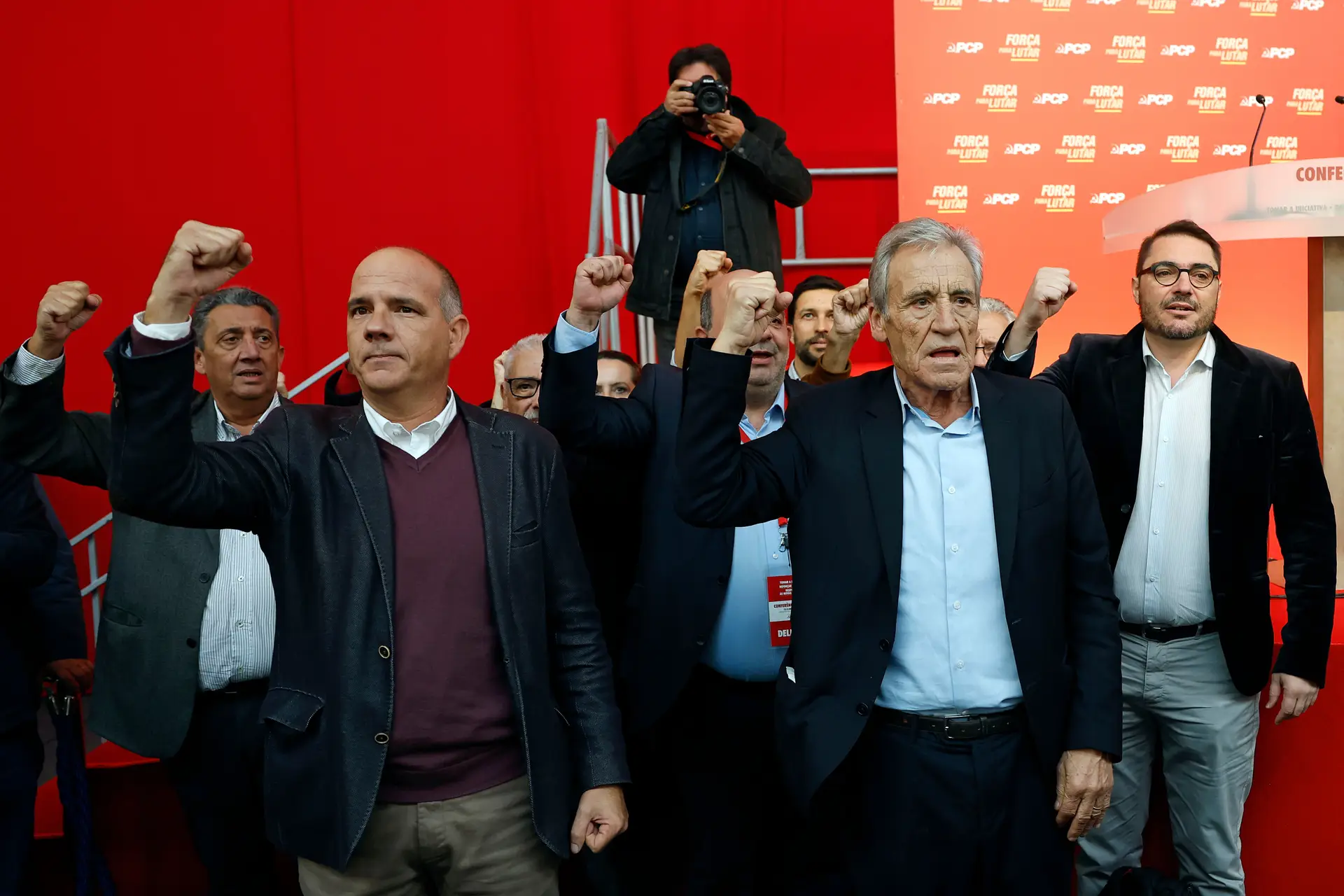 Paulo Raimundo eleito secretário-geral do PCP por unanimidade - SIC ...