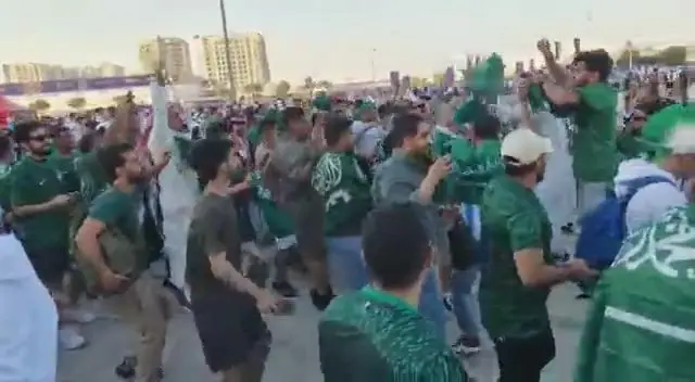 Adeptos sauditas celebram como CR7 - SIC Notícias