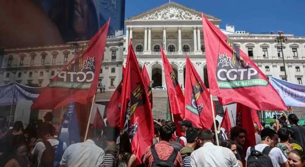 CGTP acusa Governo de virar costas aos trabalhadores e beneficiar ...