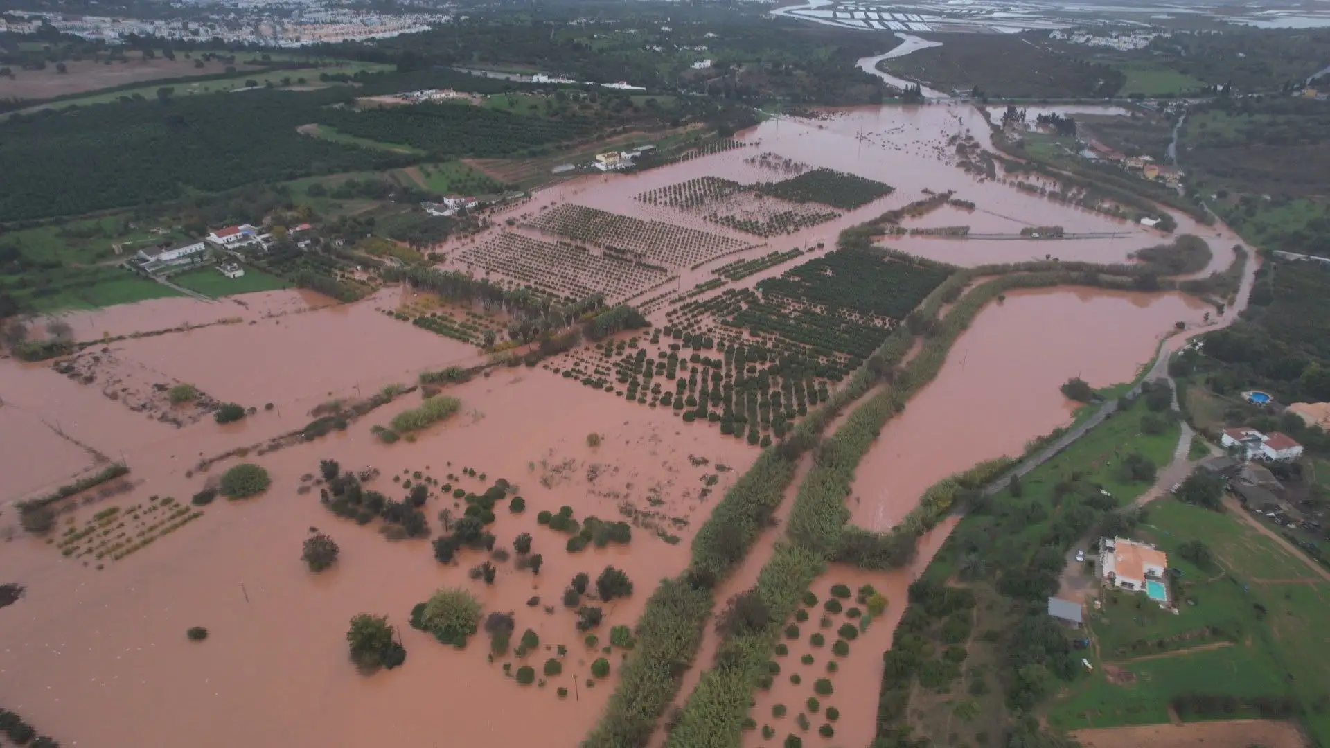 Cheias no Algarve causam prejuízos de centenas de milhares de euros ...