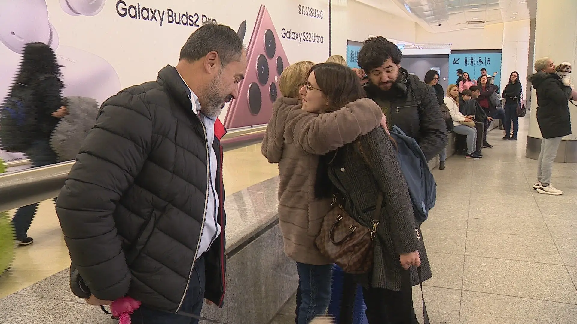 O regresso dos emigrantes a Portugal para a época das festas - SIC Notícias