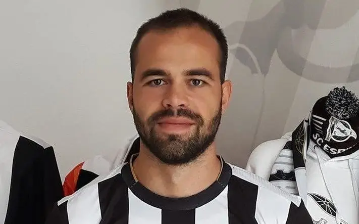 Avançado do SC Espinho inscrito na Premier League como jogador do ...