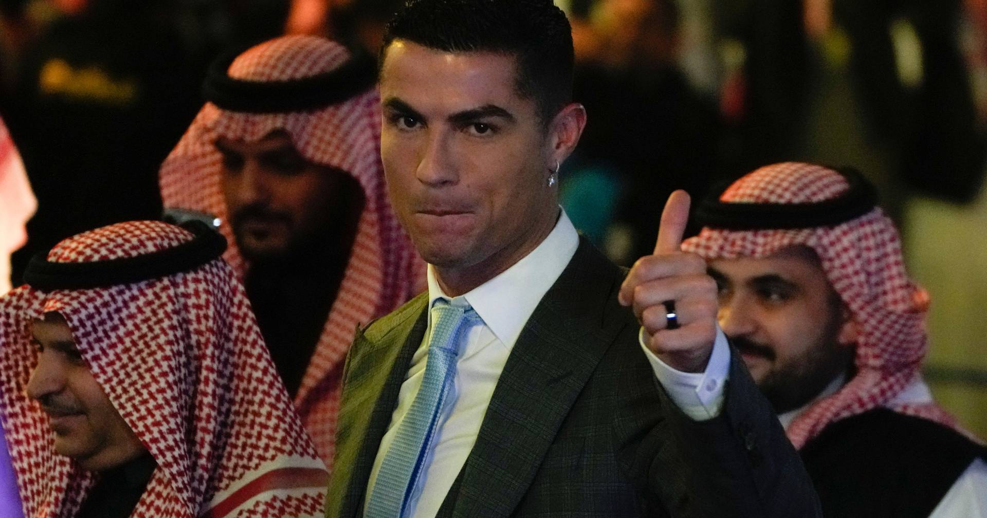 Como é a luxuosa suíte de Cristiano Ronaldo e família? - SIC Notícias