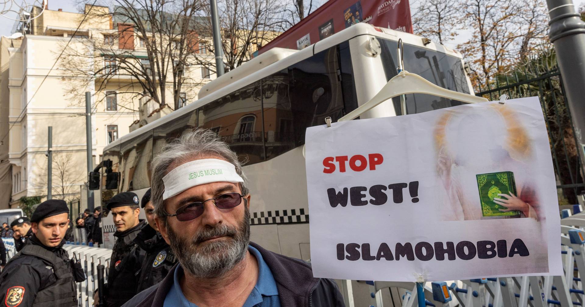 Queima Do Alcorão Na Suécia Uma Provocação Que Pode Colocar Em Causa