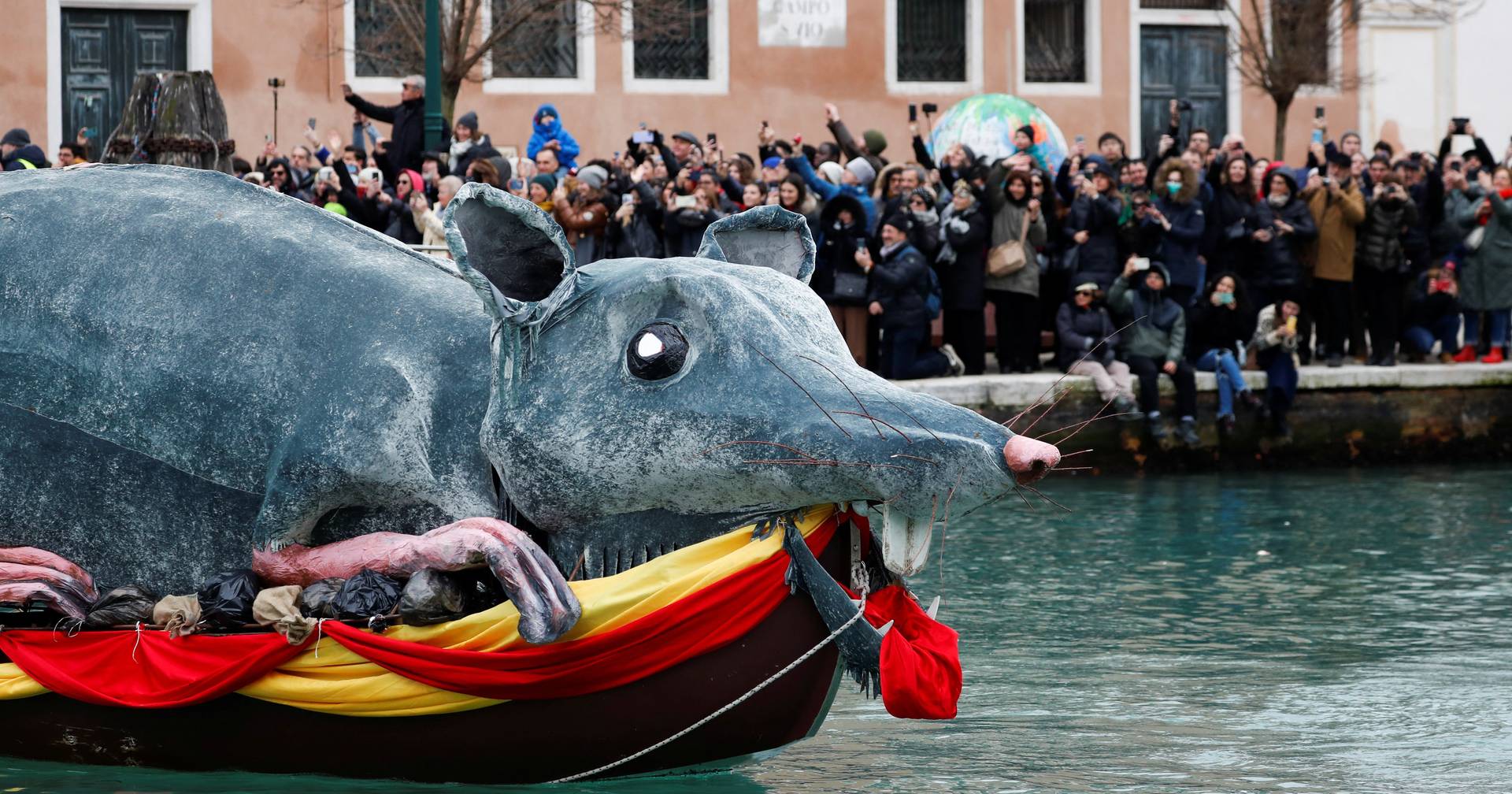 Carnaval já chegou a Veneza com uma ratazana gigante e os tradicionais ...