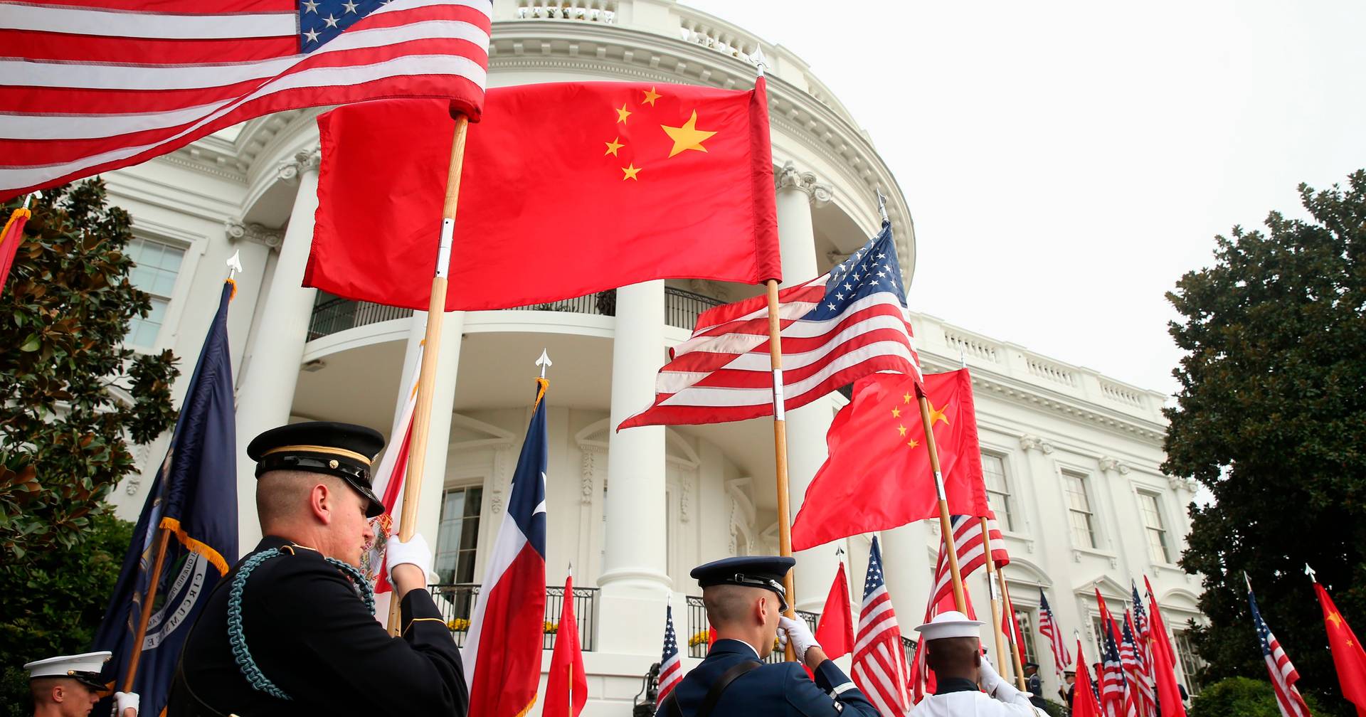 China volta a aumentar tarifas aos Estados Unidos - SIC Notícias