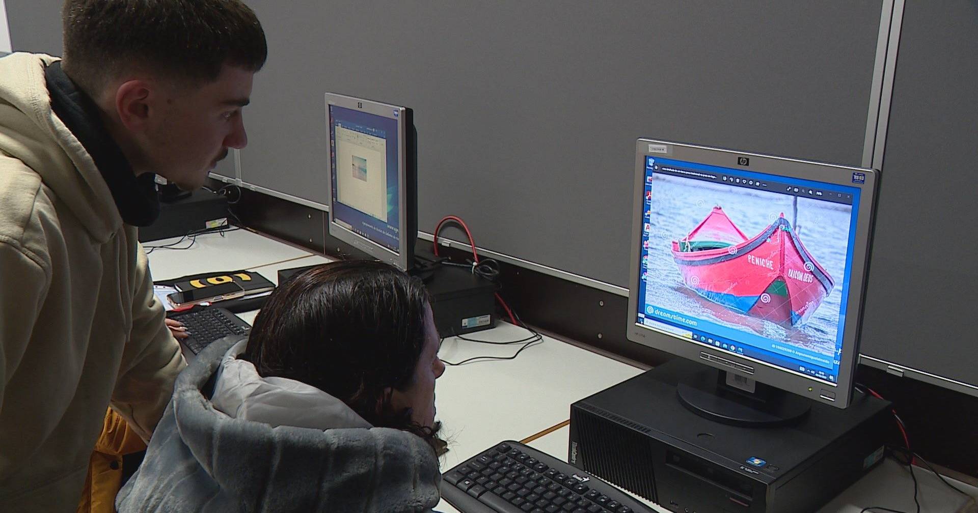 Academia Digital ensina tecnologias a milhares de pais - SIC Notícias