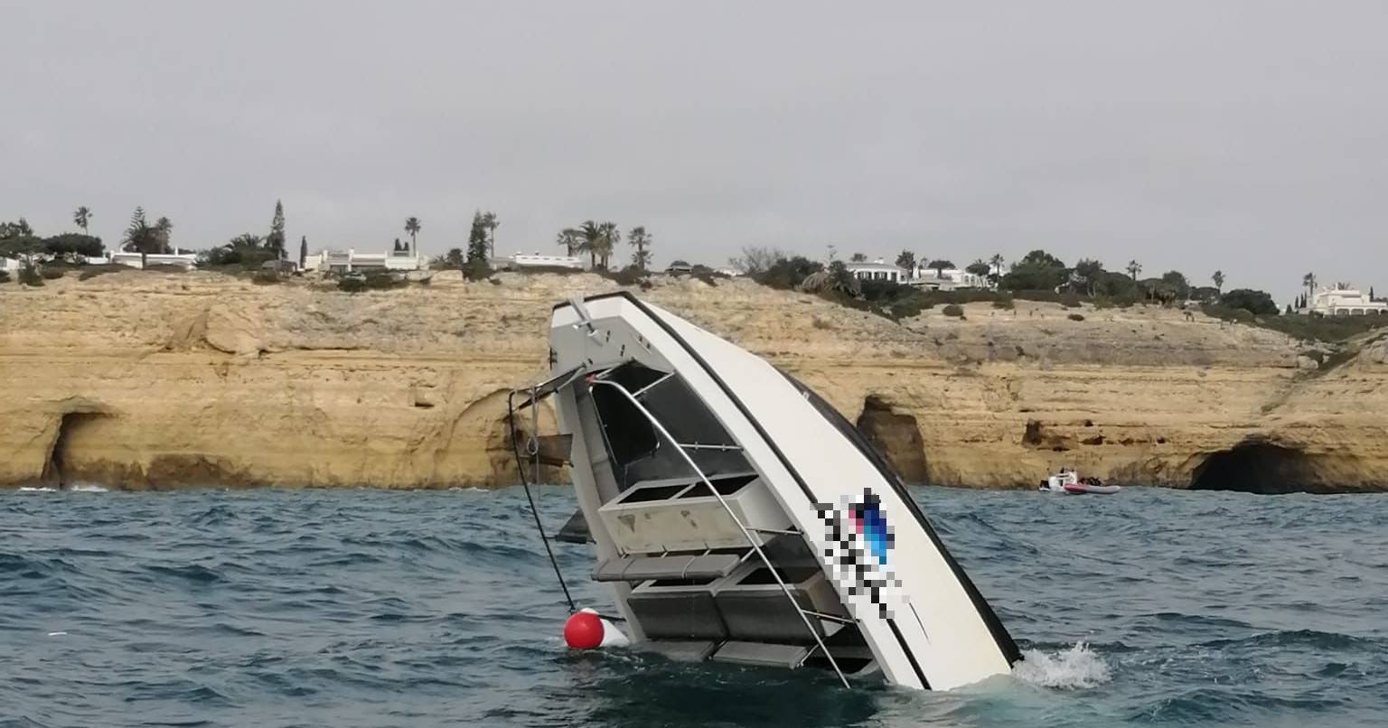Dezenas de meios mobilizados após naufrágio de embarcação em Lagoa ...