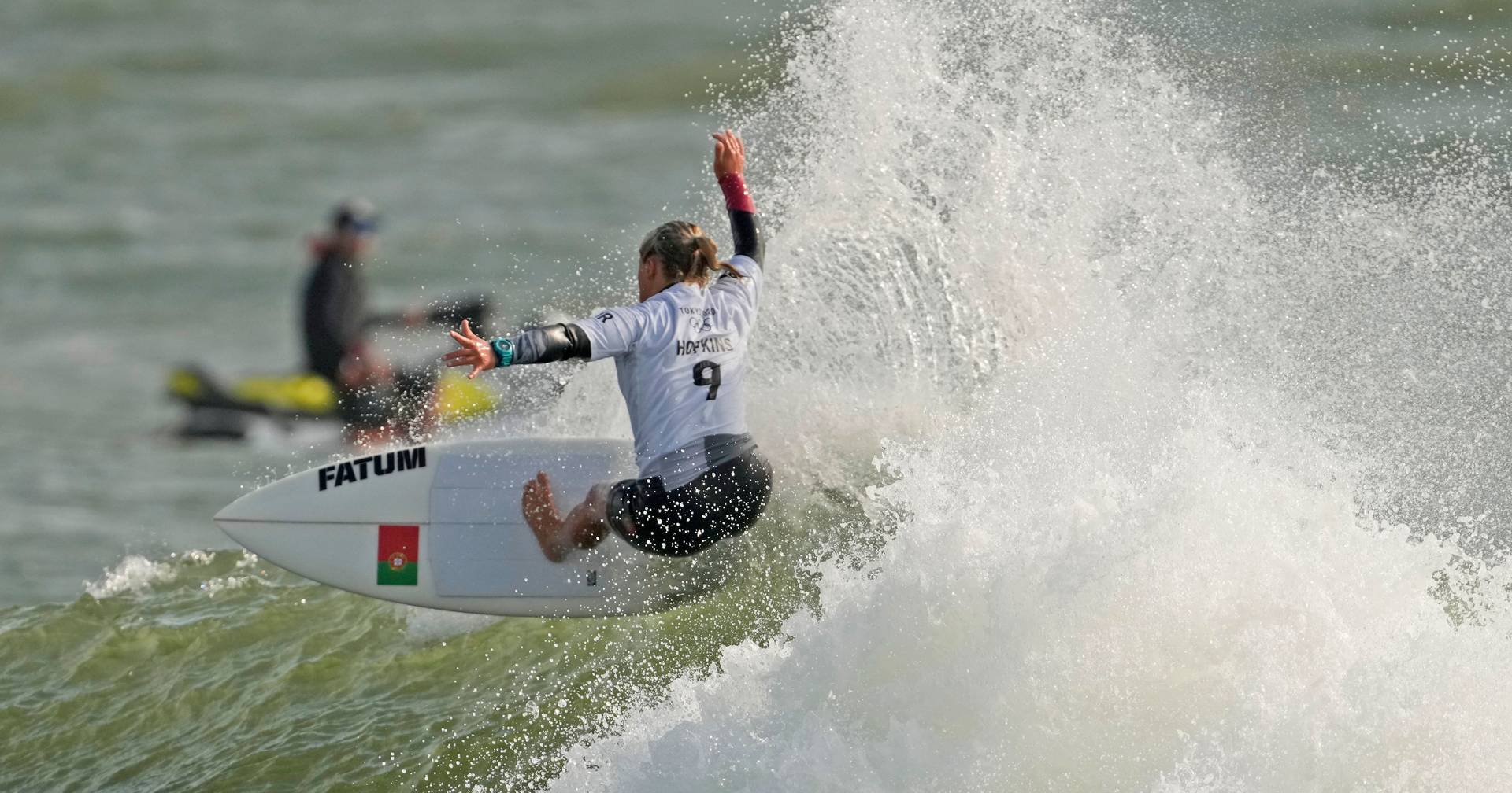 Surfista portuguesa Yolanda Hopkins assegura título europeu - SIC Notícias