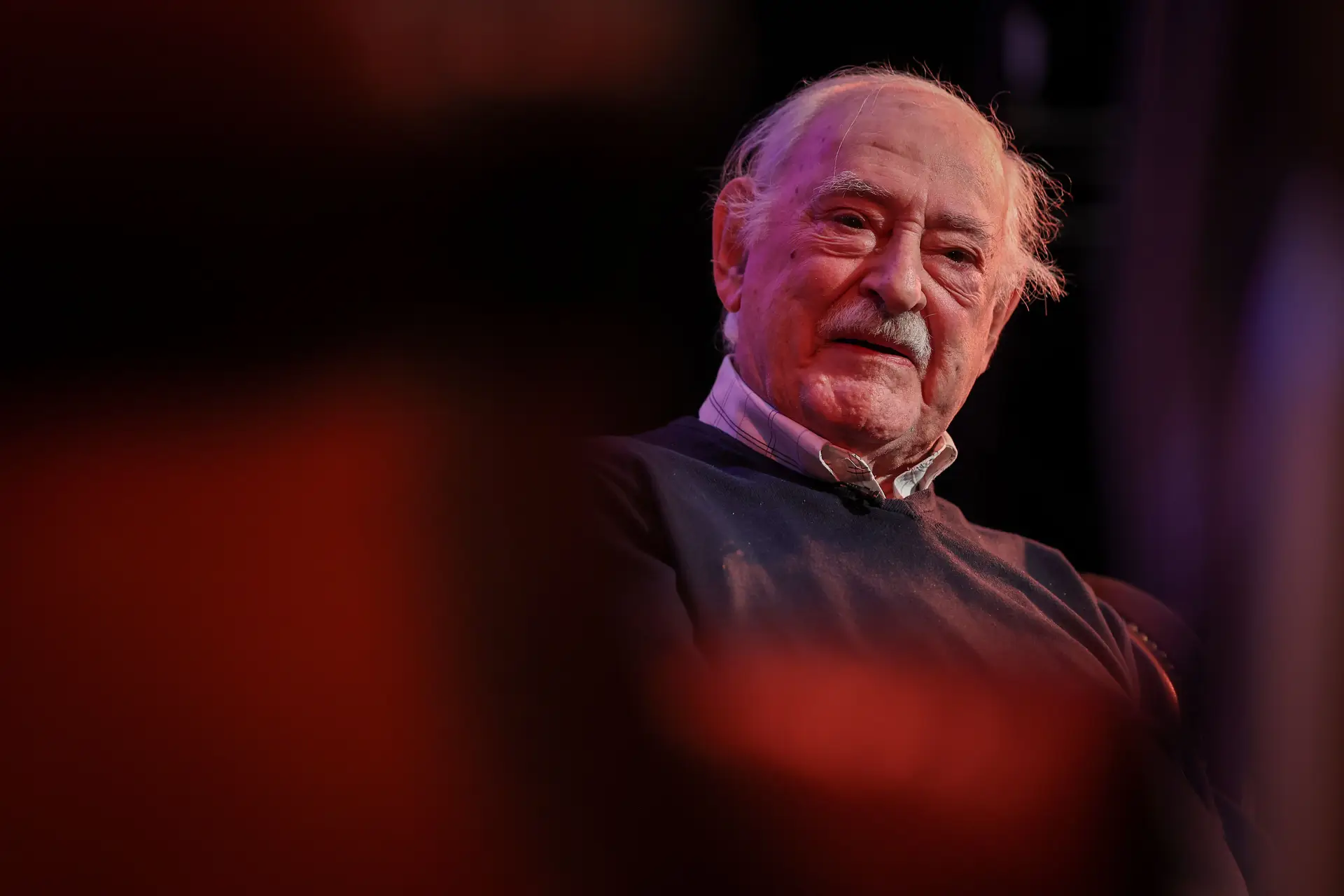 Ruy de Carvalho celebra 97 anos em palco - SIC Notícias