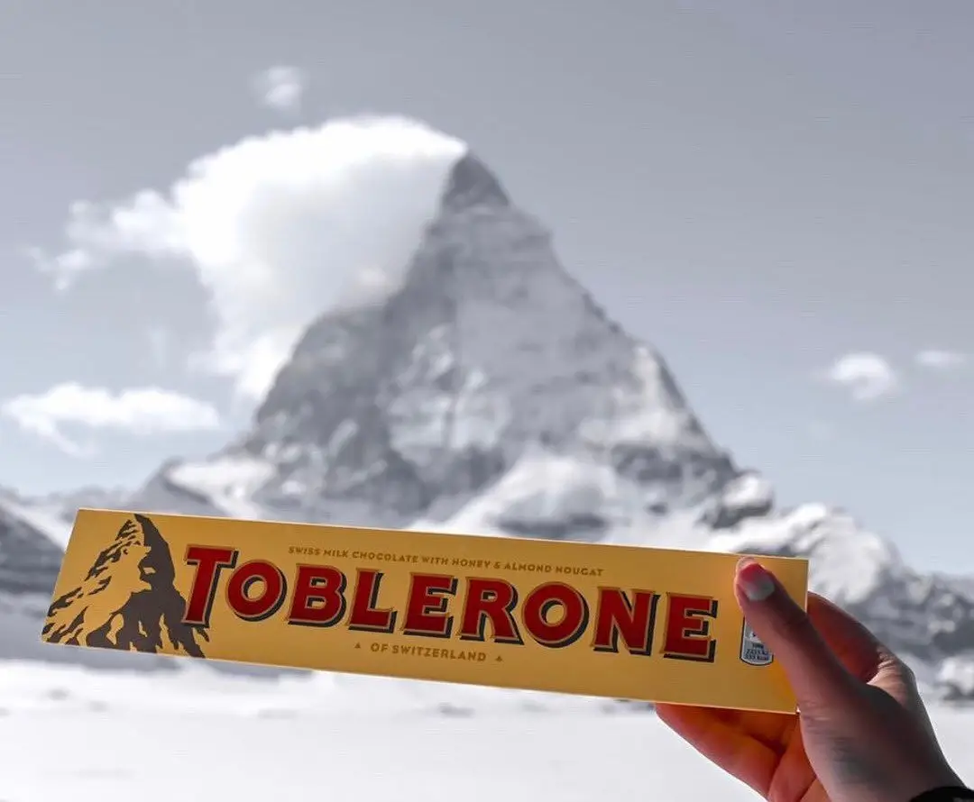 Montanha Matterhorn de saída da embalagem do chocolate Toblerone - SIC ...