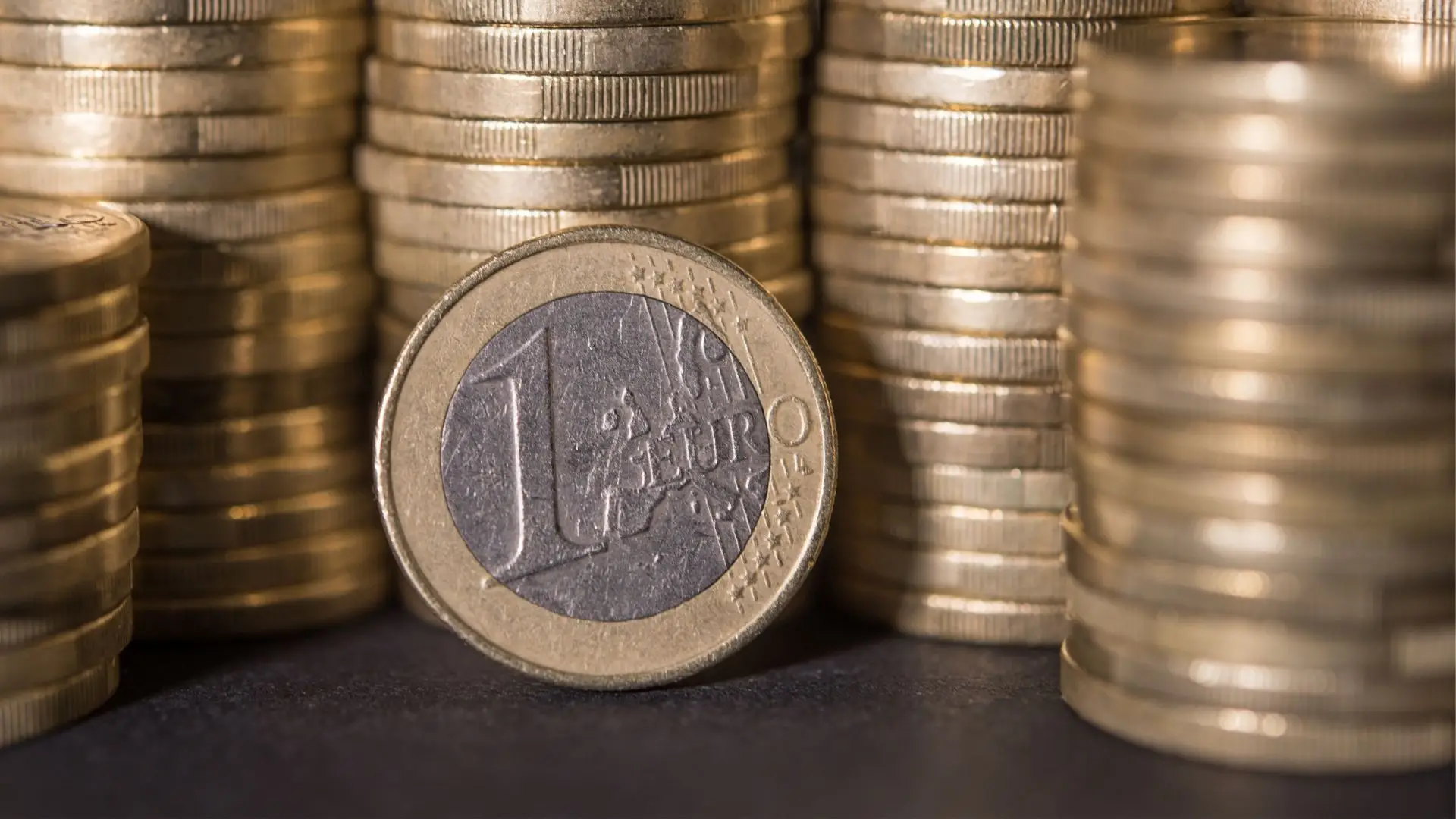 Governo aprova subida do salário mínimo para 820 euros e aumentos na ...