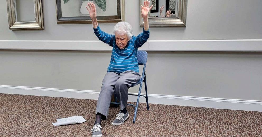 Instrutora de fitness de 102 anos põe residentes de lar a mexer - SIC ...