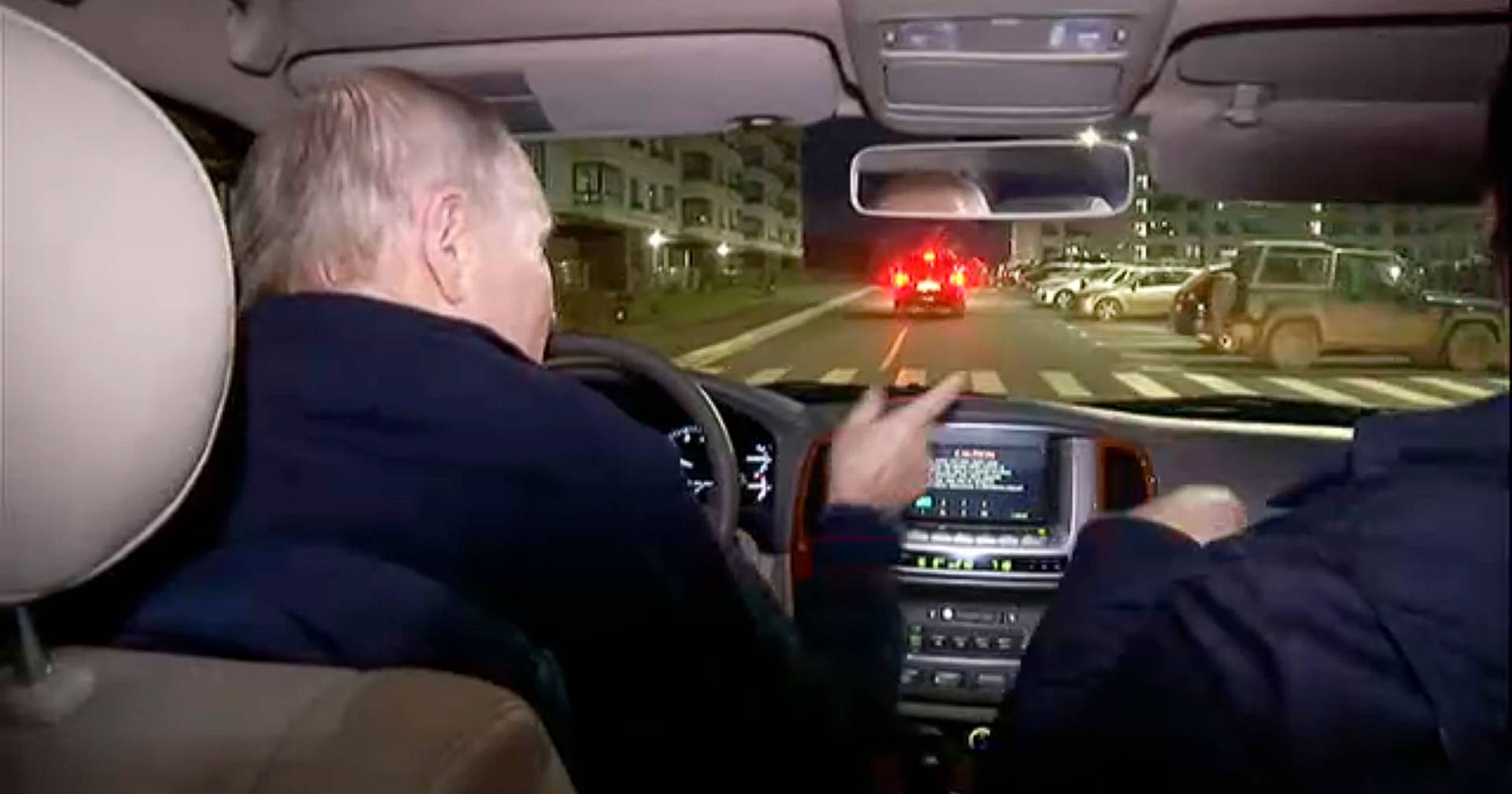 Putin visita Mariupol durante a noite - SIC Notícias