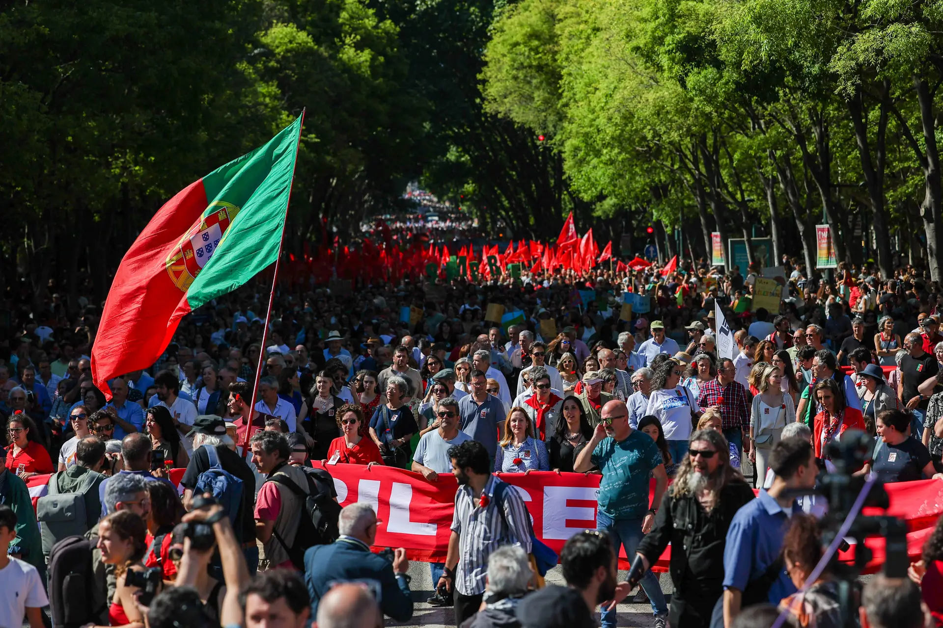 Celebrar os 49 anos do Dia da Liberdade - SIC Notícias
