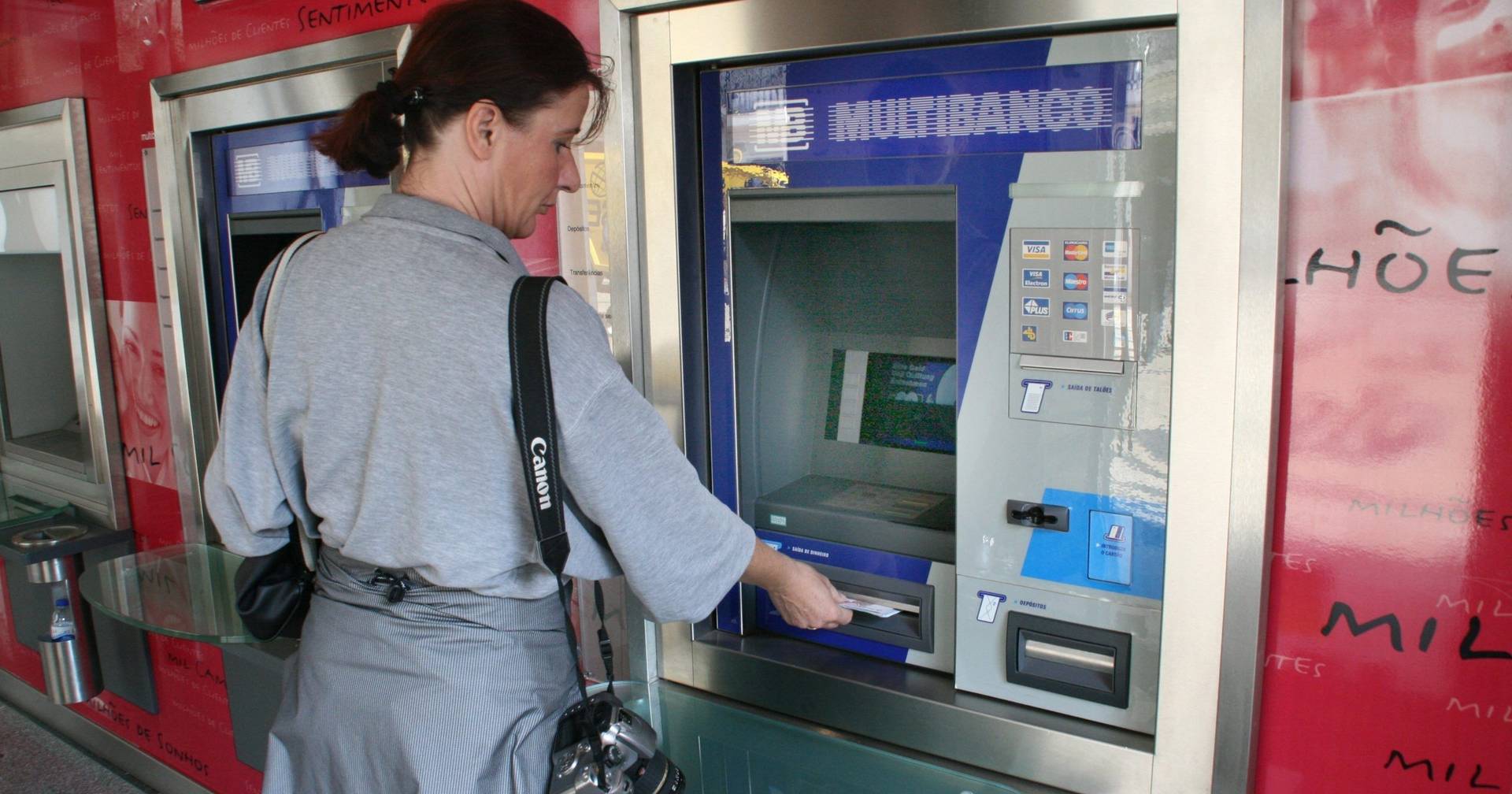 Banco de Portugal determina medidas corretivas à dona do Multibanco ...