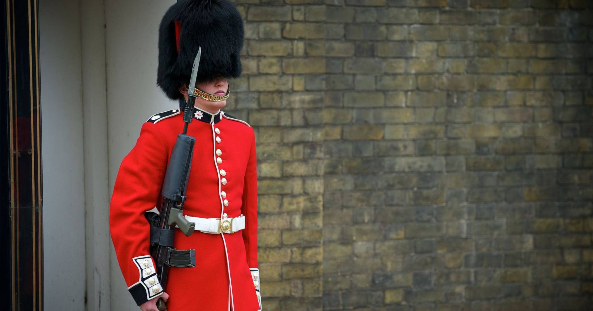 Guarda real britânica agride turista? - SIC Notícias