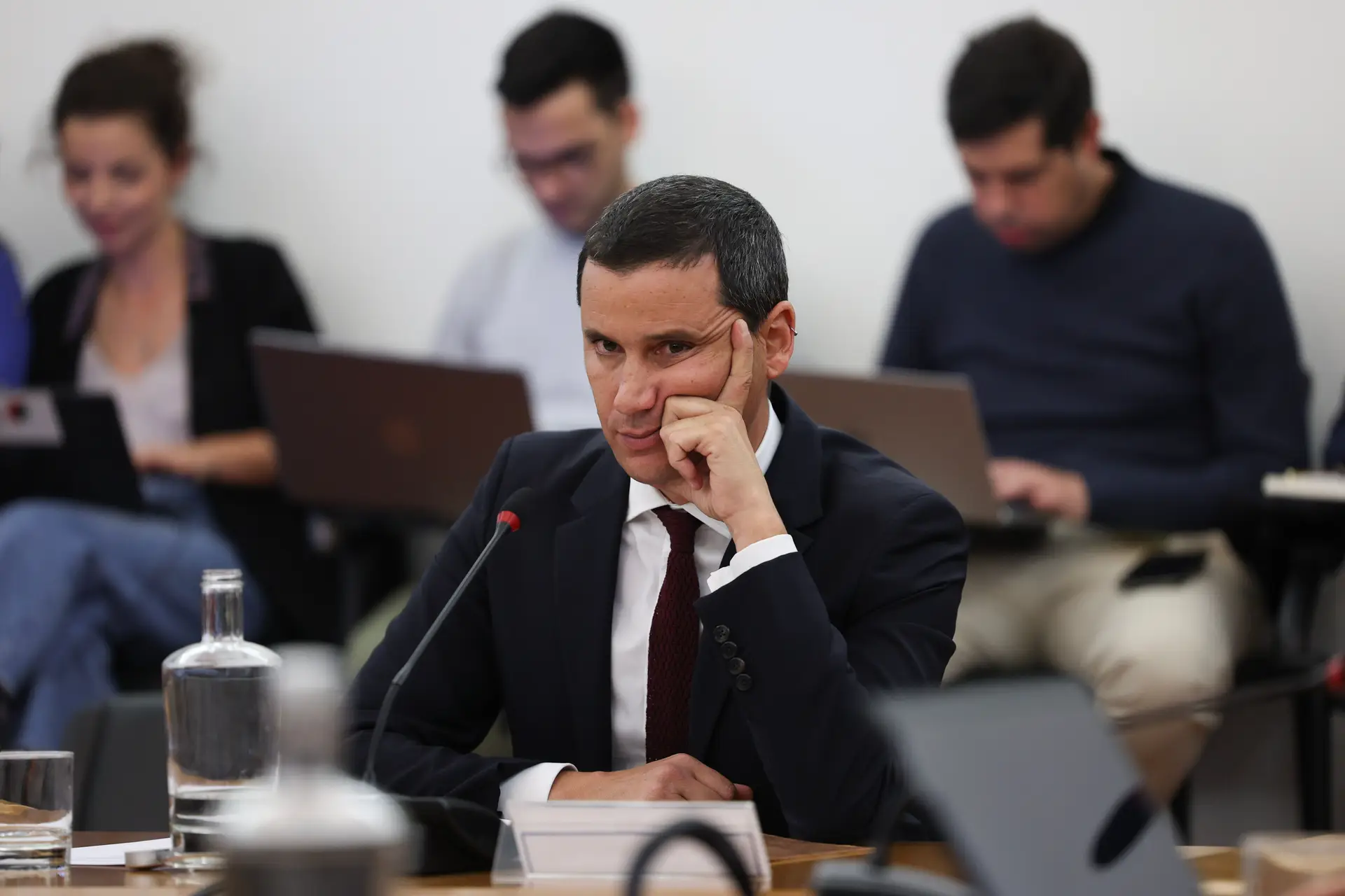 "Era um vez um país, onde havia um ministro": a versão cómica da novela ...