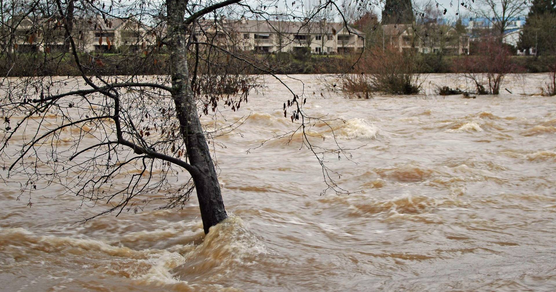 Cheias em Espanha: maio mais chuvoso em 90 anos - SIC Notícias