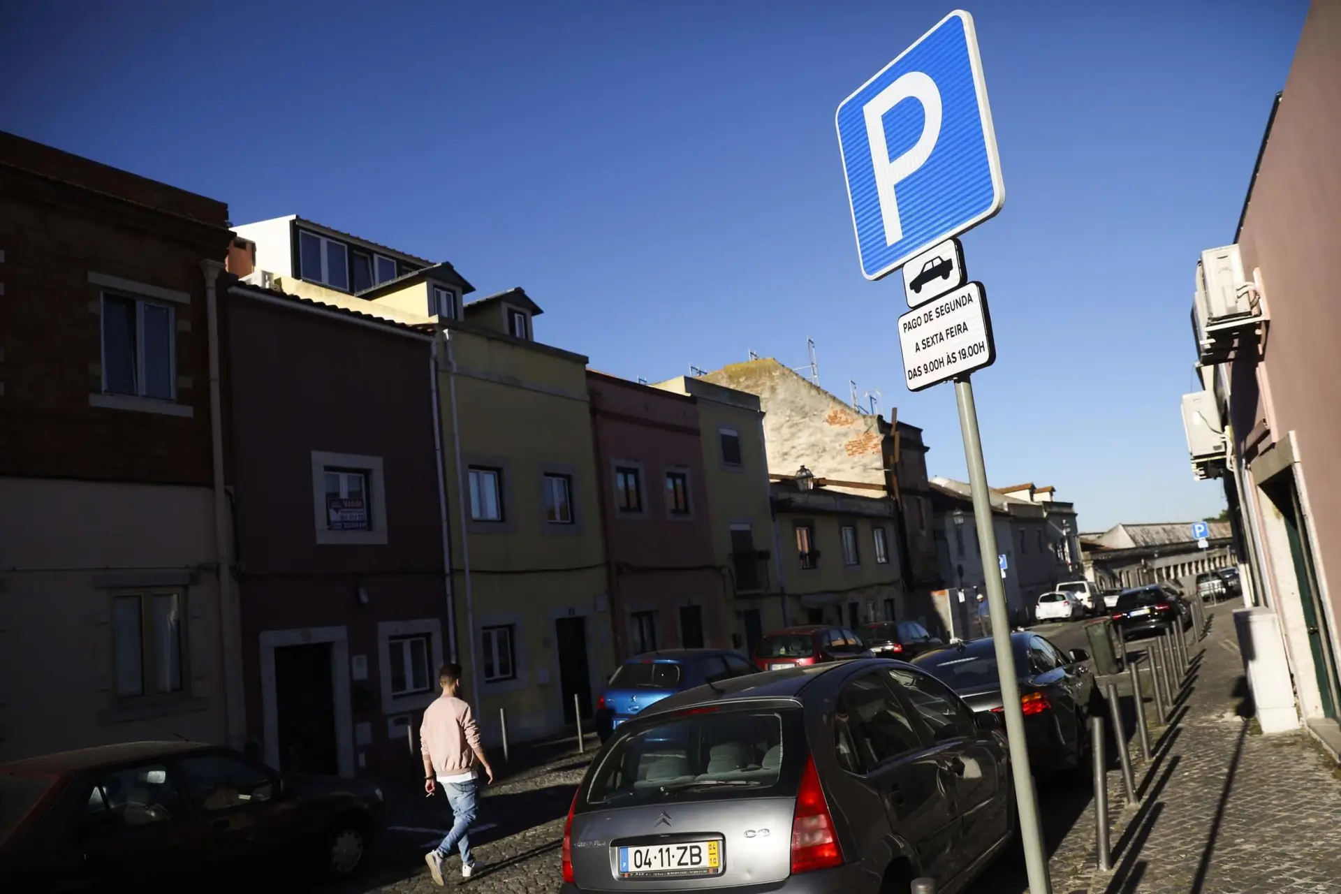 Câmara de Lisboa suspendeu incentivo a funcionários da EMEL por multas ...