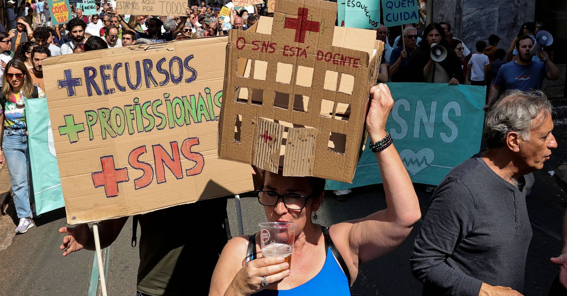 Crise no SNS e libertação de 2 reféns israelitas - SIC Notícias