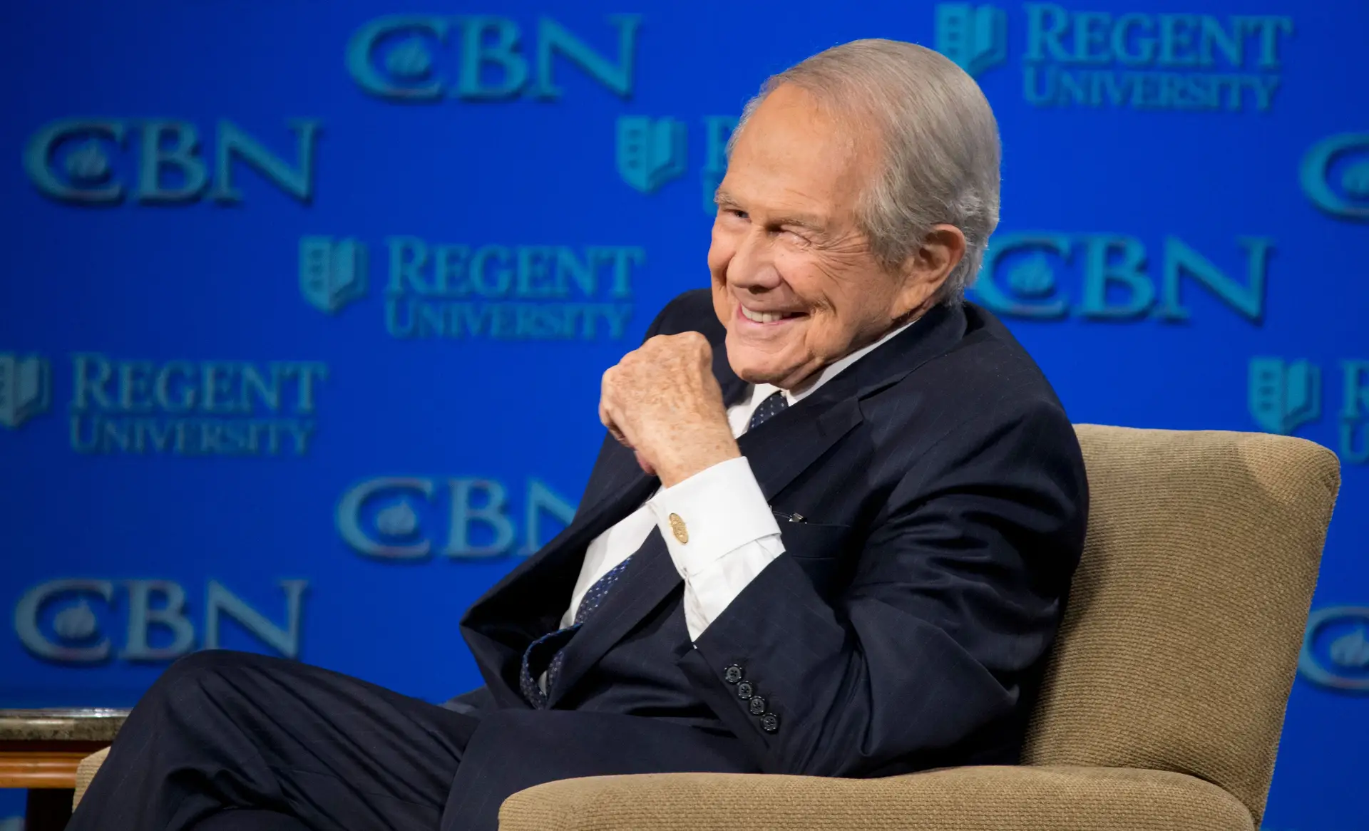 Morreu Pat Robertson, locutor e ex-candidato presidencial nos EUA - SIC ...
