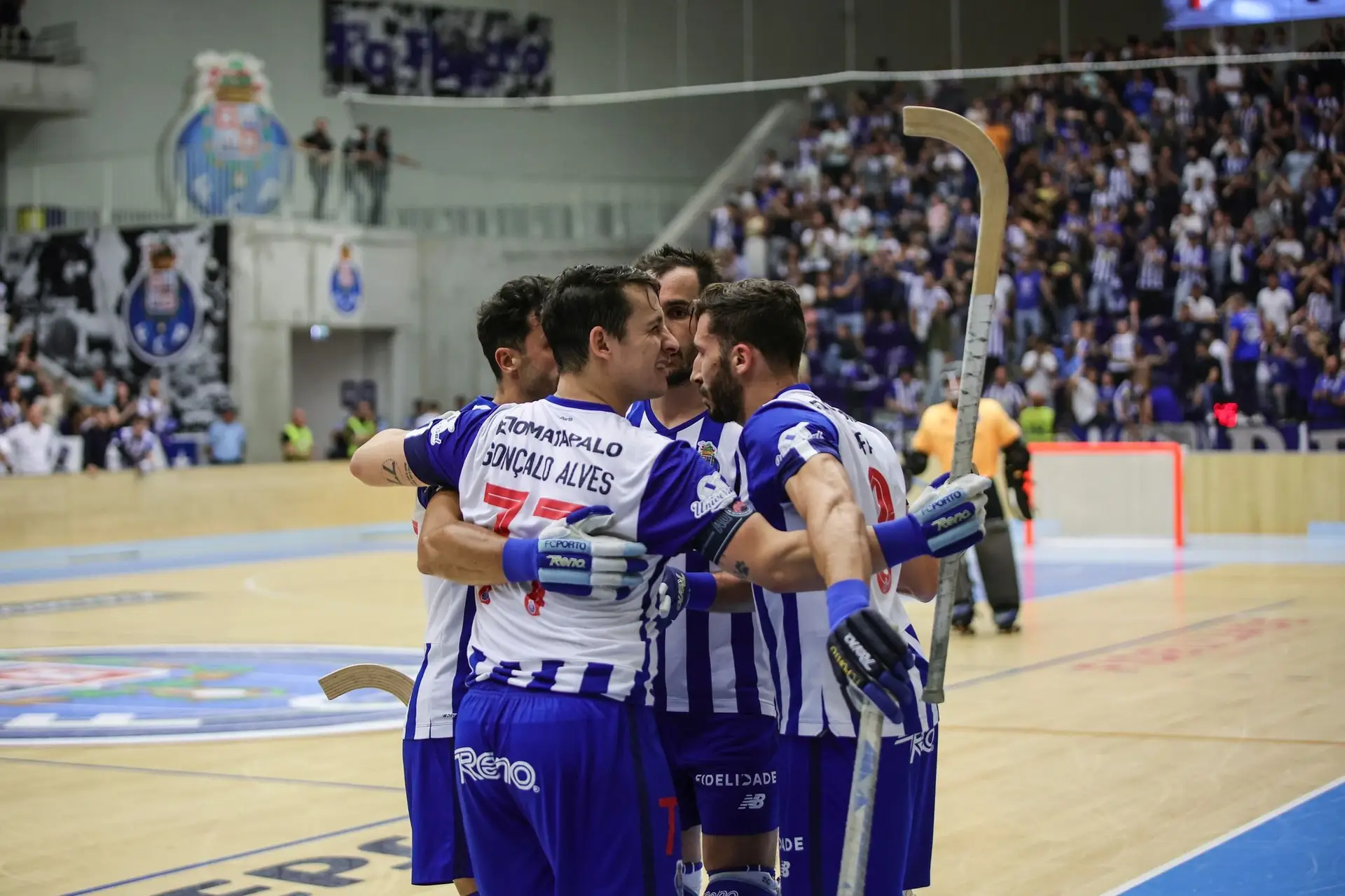 Hóquei em patins: FC Porto conquista Taça Continental pela segunda vez ...