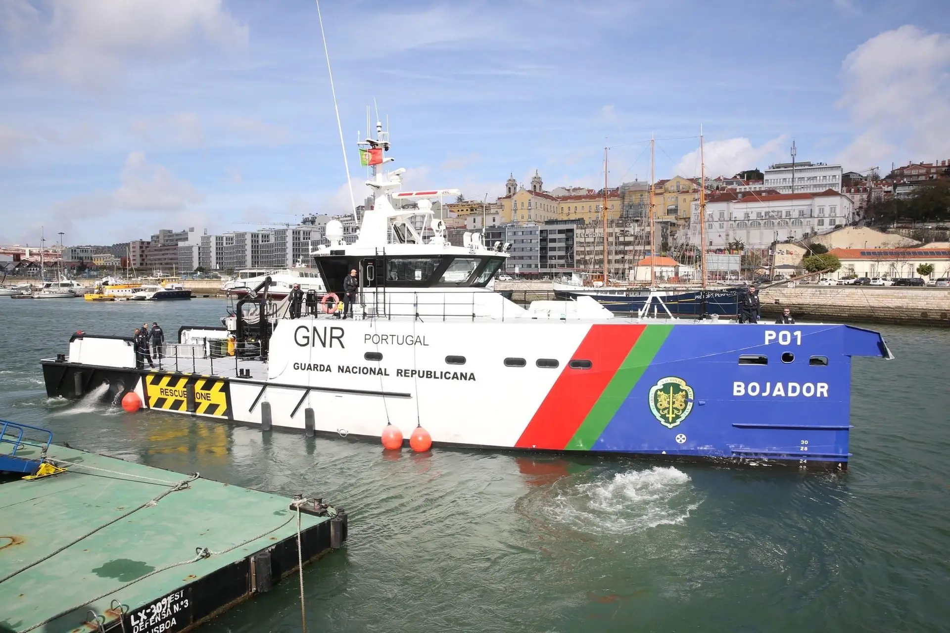 GNR resgatou mais de 200 pessoas no mar Mediterrâneo em dois meses ...