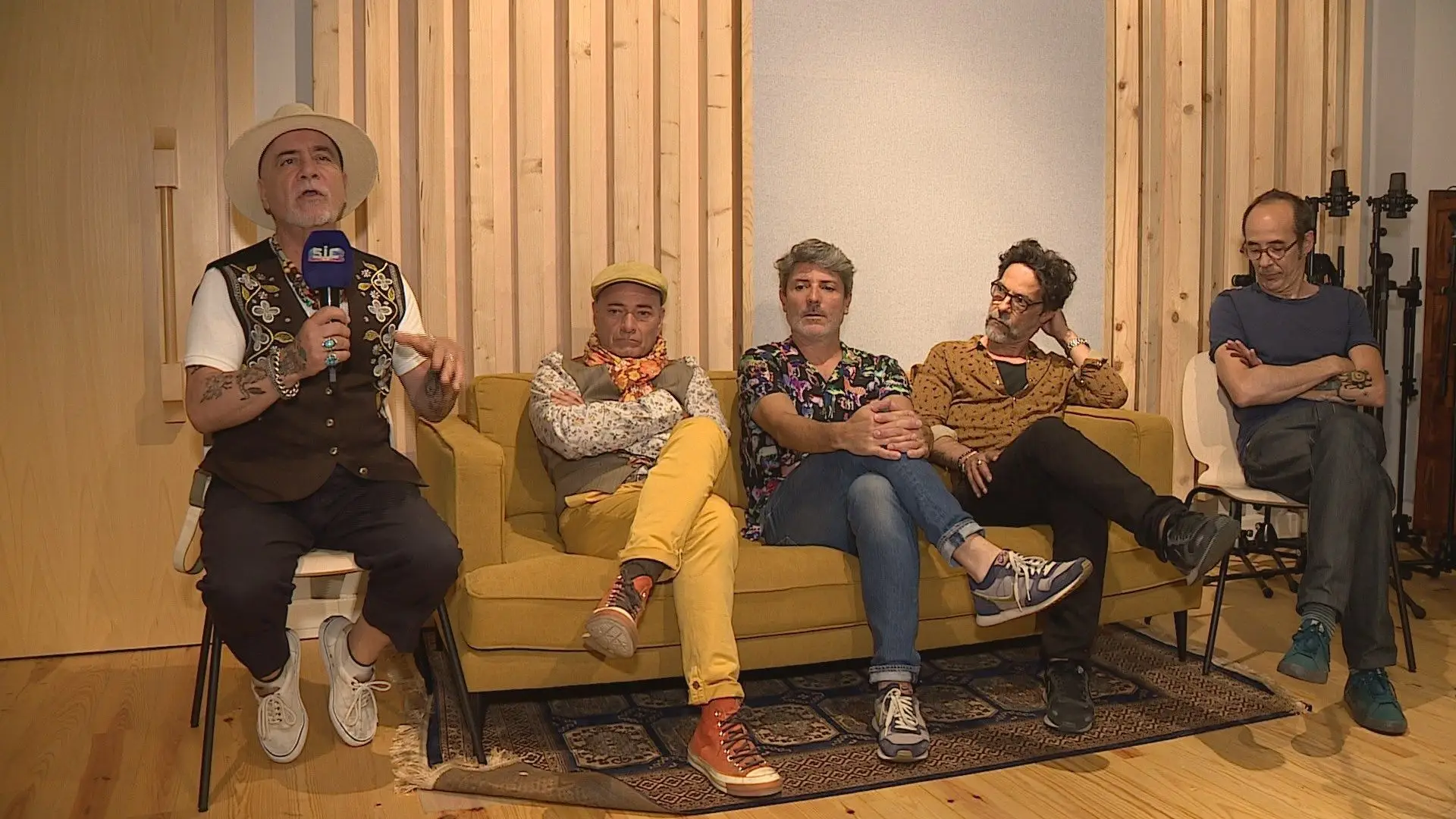 SIC assistiu aos ensaios dos LX-90, grupo que sobe ao palco no SBSR - SIC Notícias