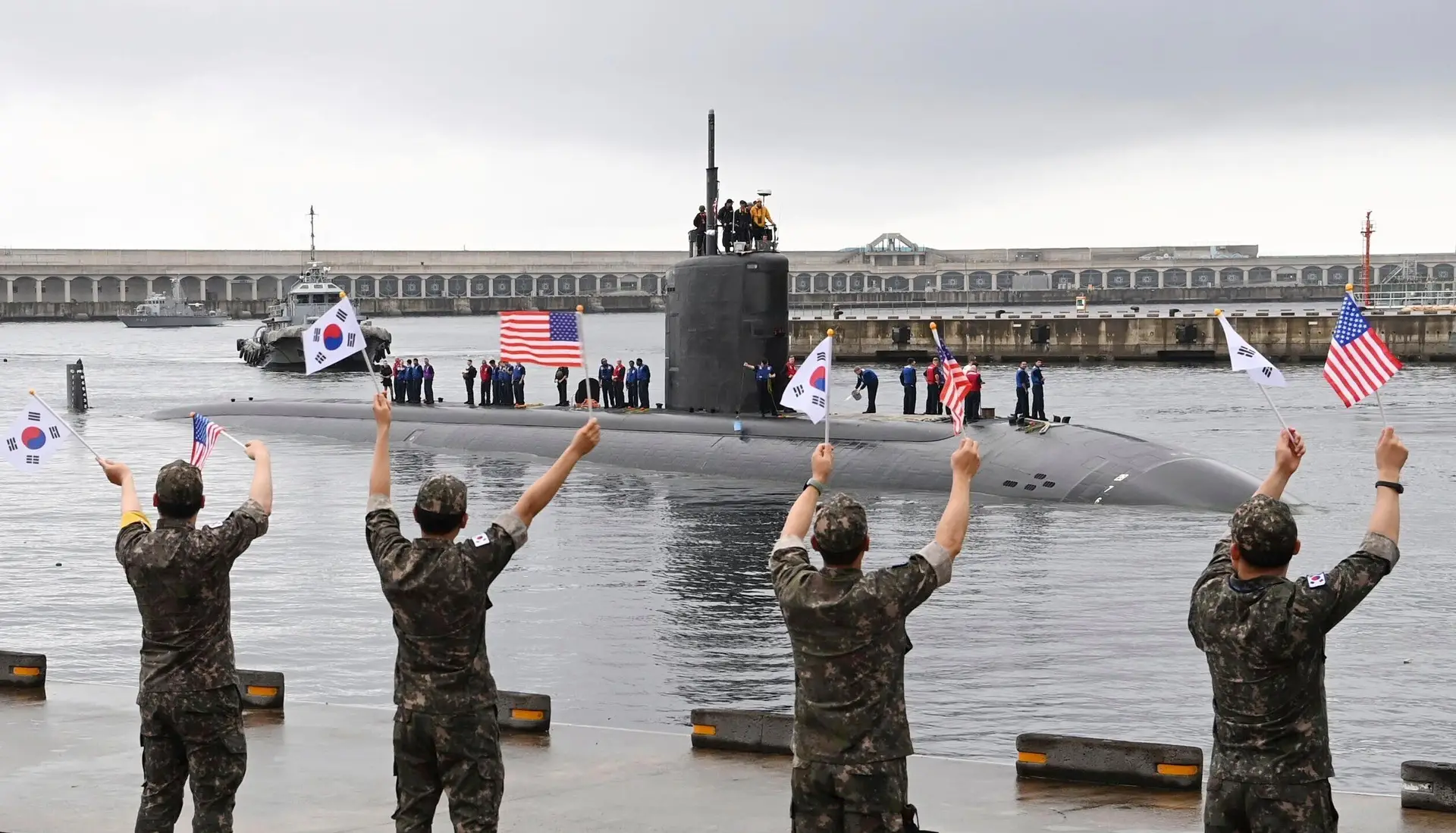 Coreia do Sul recebe outro submarino dos EUA de propulsão nuclear - SIC ... Coreia do Sul recebe outro submarino dos EUA de propulsão nuclear - SIC ...
