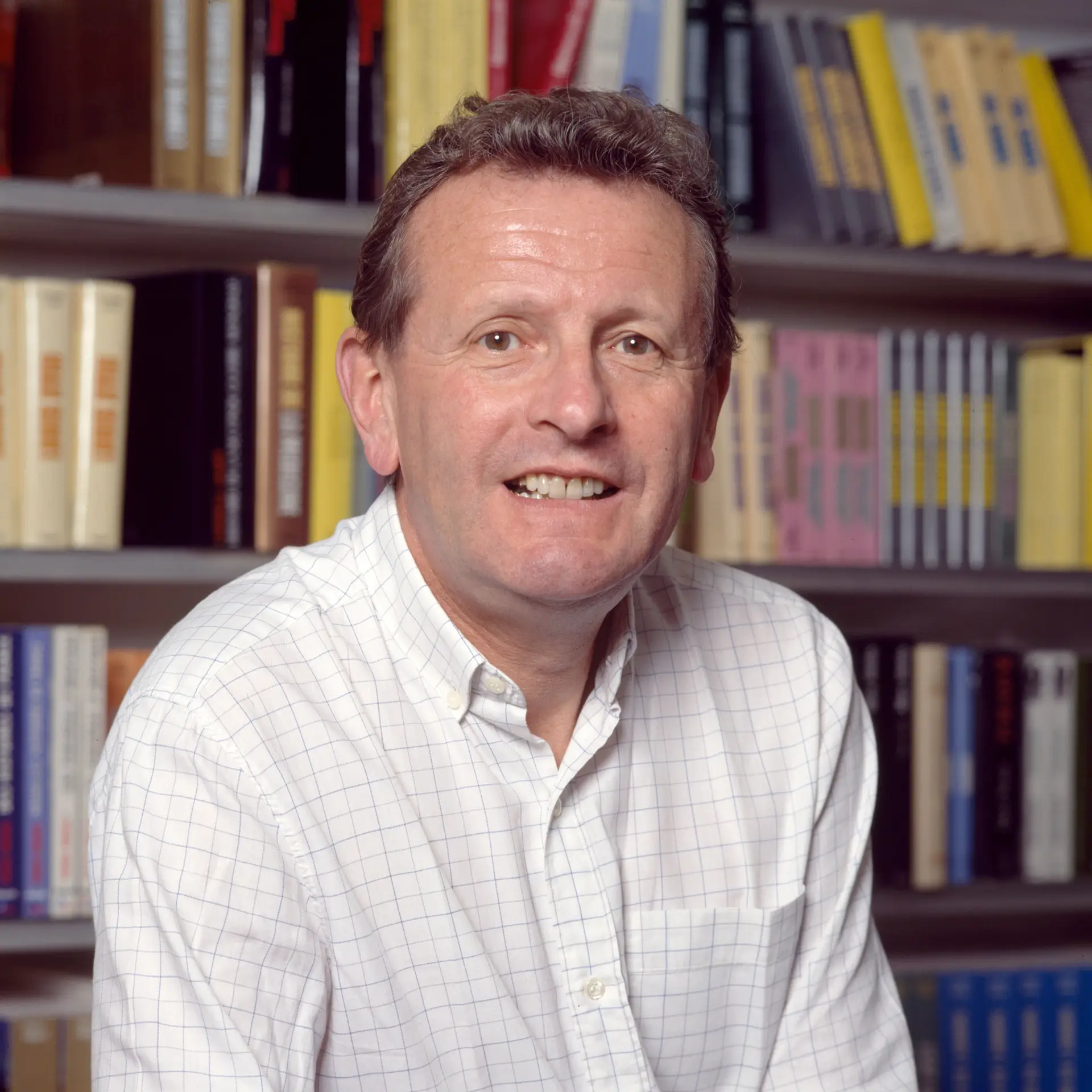 Morreu o escritor francês Gilles Perrault - SIC Notícias