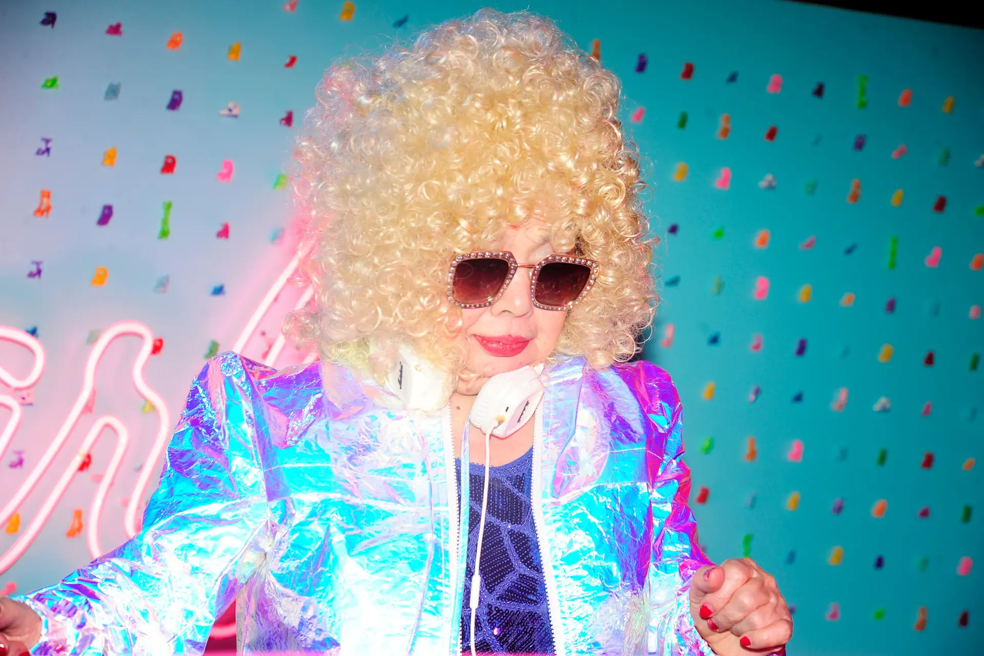 Do Japão a Paris, Sumirock é a DJ mais velha do mundo - SIC Notícias