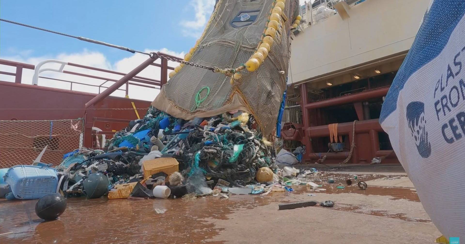 'The Ocean Cleanup': o sistema que em cinco dias removeu 11 mil quilos ...