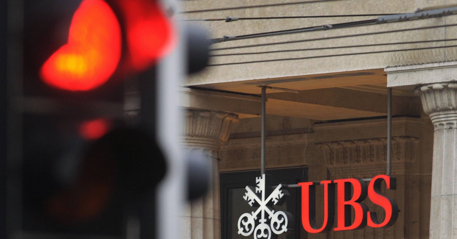 Compra do Credit Suisse faz disparar lucros do UBS em mais de sete vezes no primeiro semestre ...