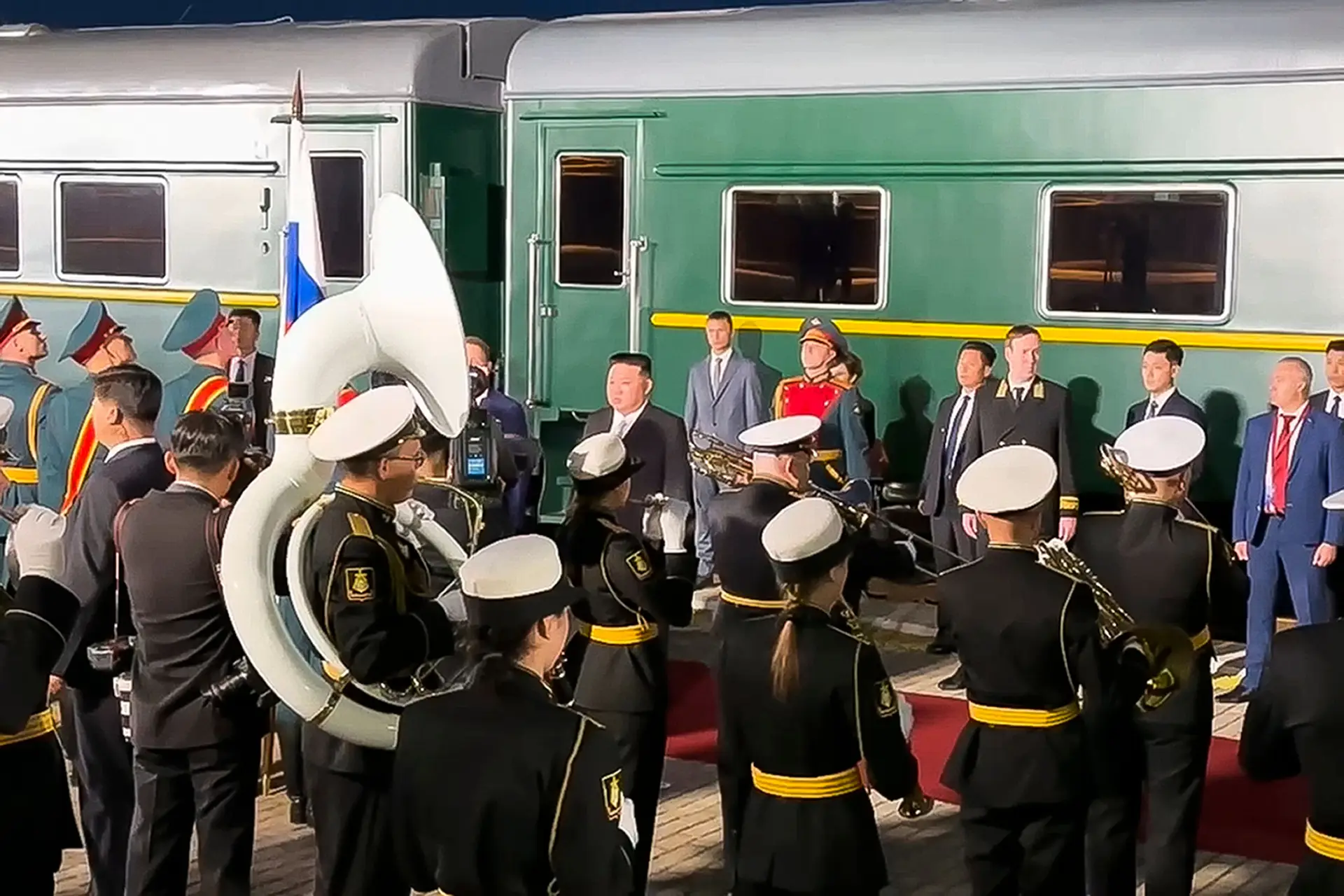 Numa viagem de comboio a 60 kms por hora: foi assim que Kim Jong-Un ...