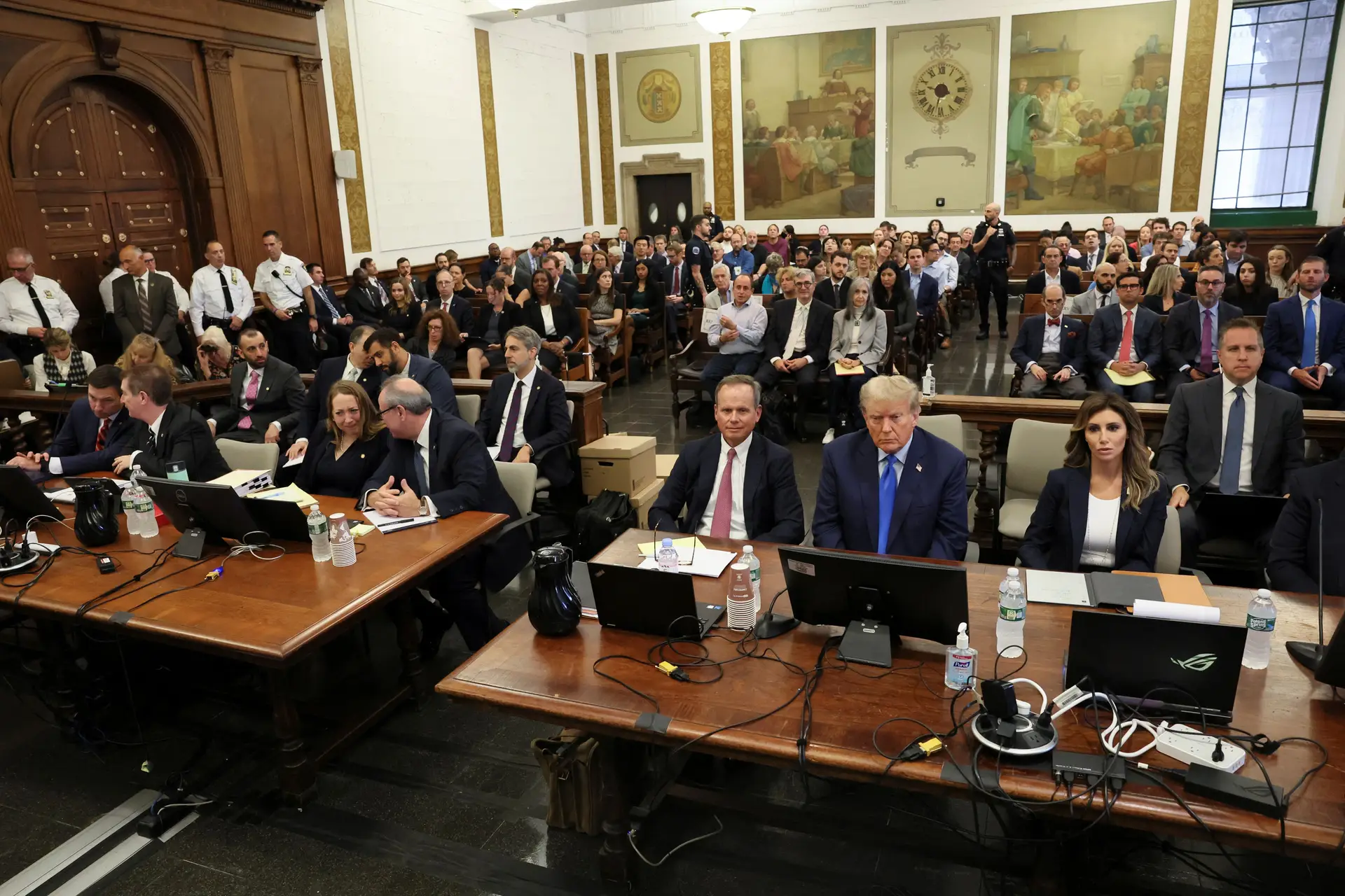 Donald Trump Ouvido Em Tribunal Em Caso De Fraude Financeira Sic Notícias
