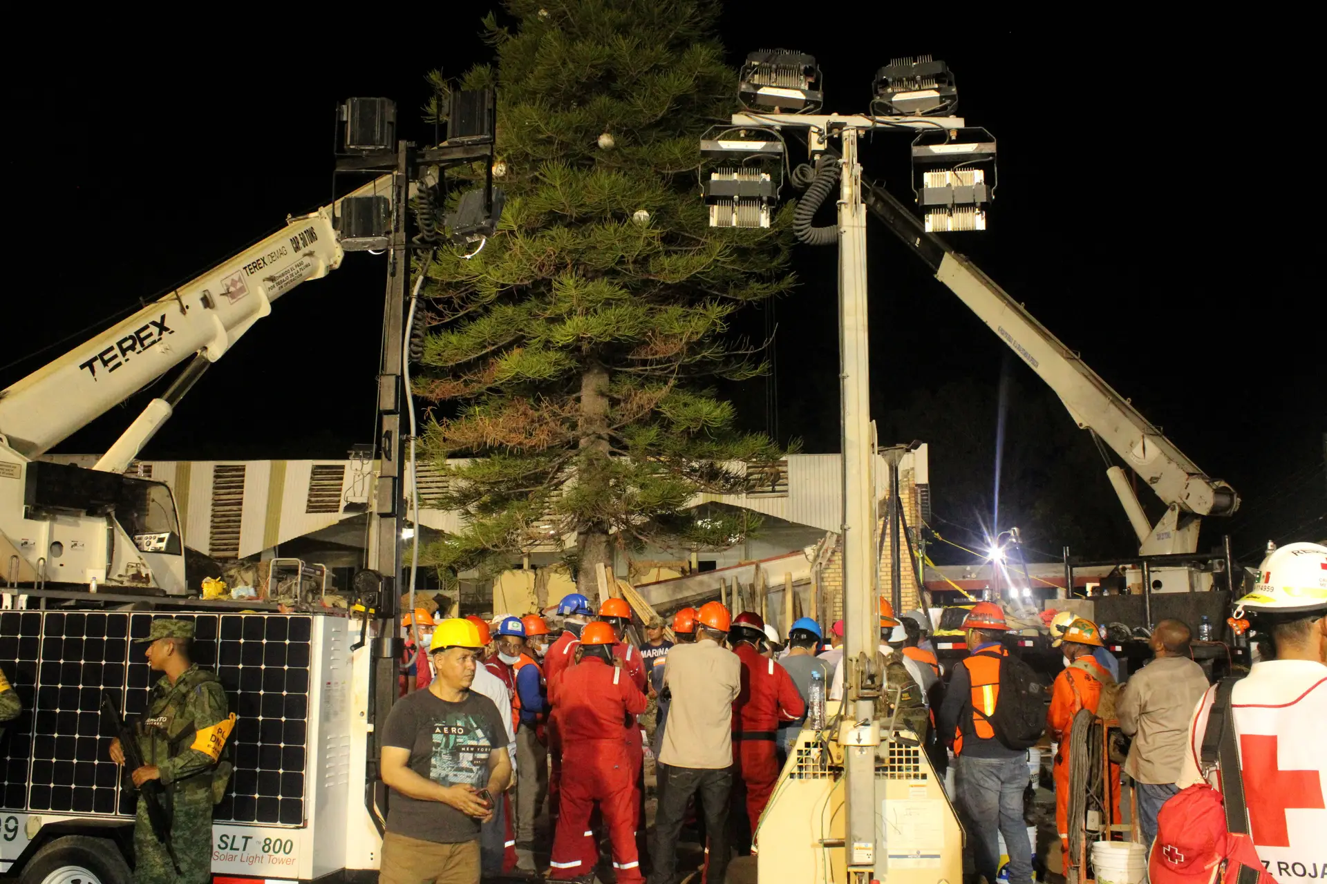 México: queda de teto de igreja durante missa faz pelo menos nove ...