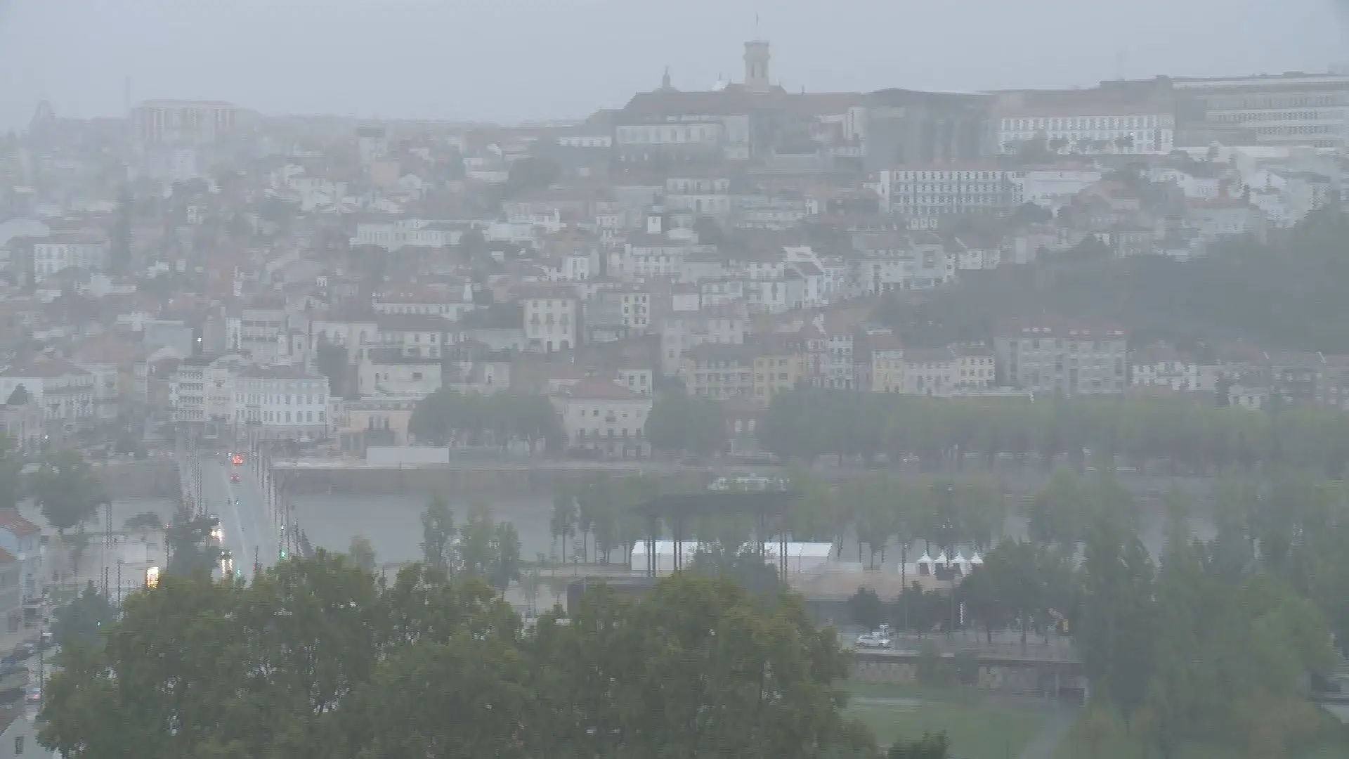 Chuva intensa e contínua em Coimbra - SIC Notícias