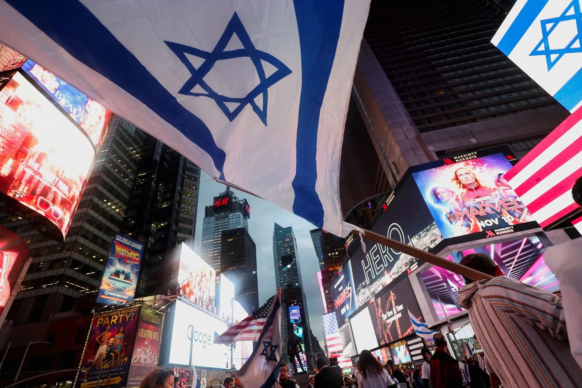 Manifestação de apoio a Israel em Nova Iorque - SIC Notícias Manifestação de apoio a Israel em Nova Iorque - SIC Notícias