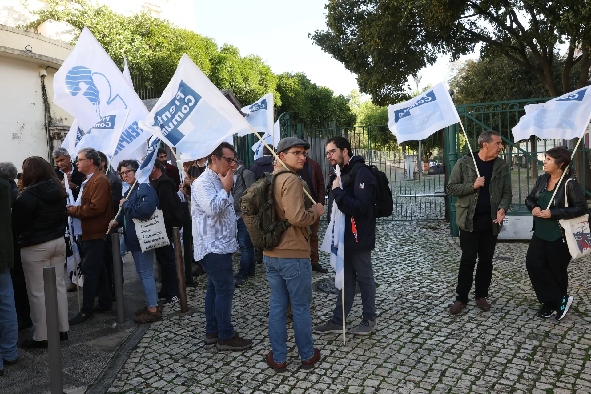 Greve na função pública está a ser "uma das maiores" dos últimos anos ...