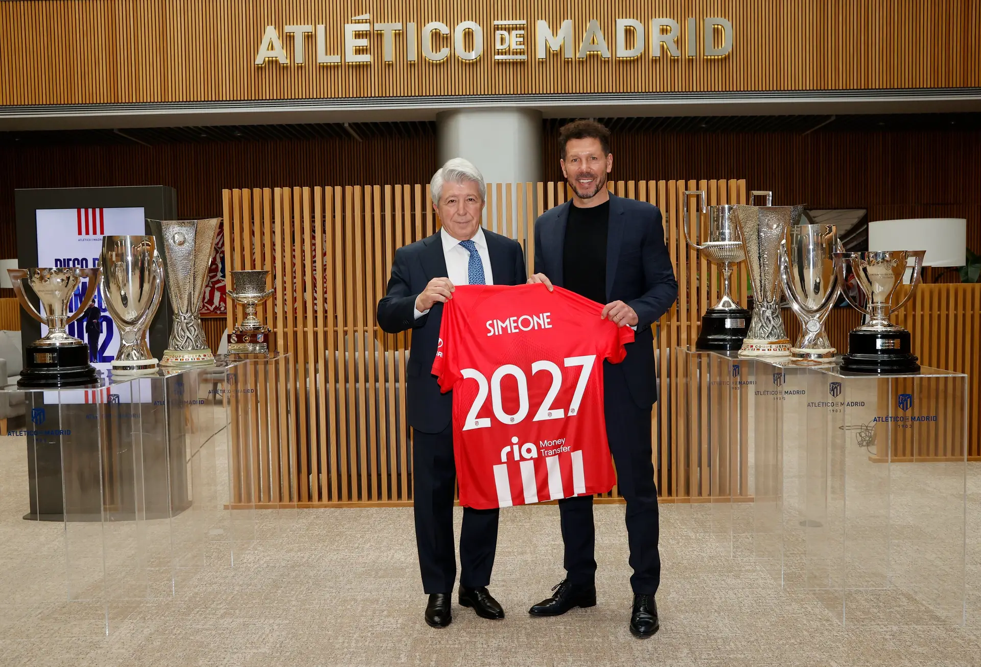 "Continuaremos a escrever história": Simeone renova com o Atlético Madrid até 2027 - SIC Notícias