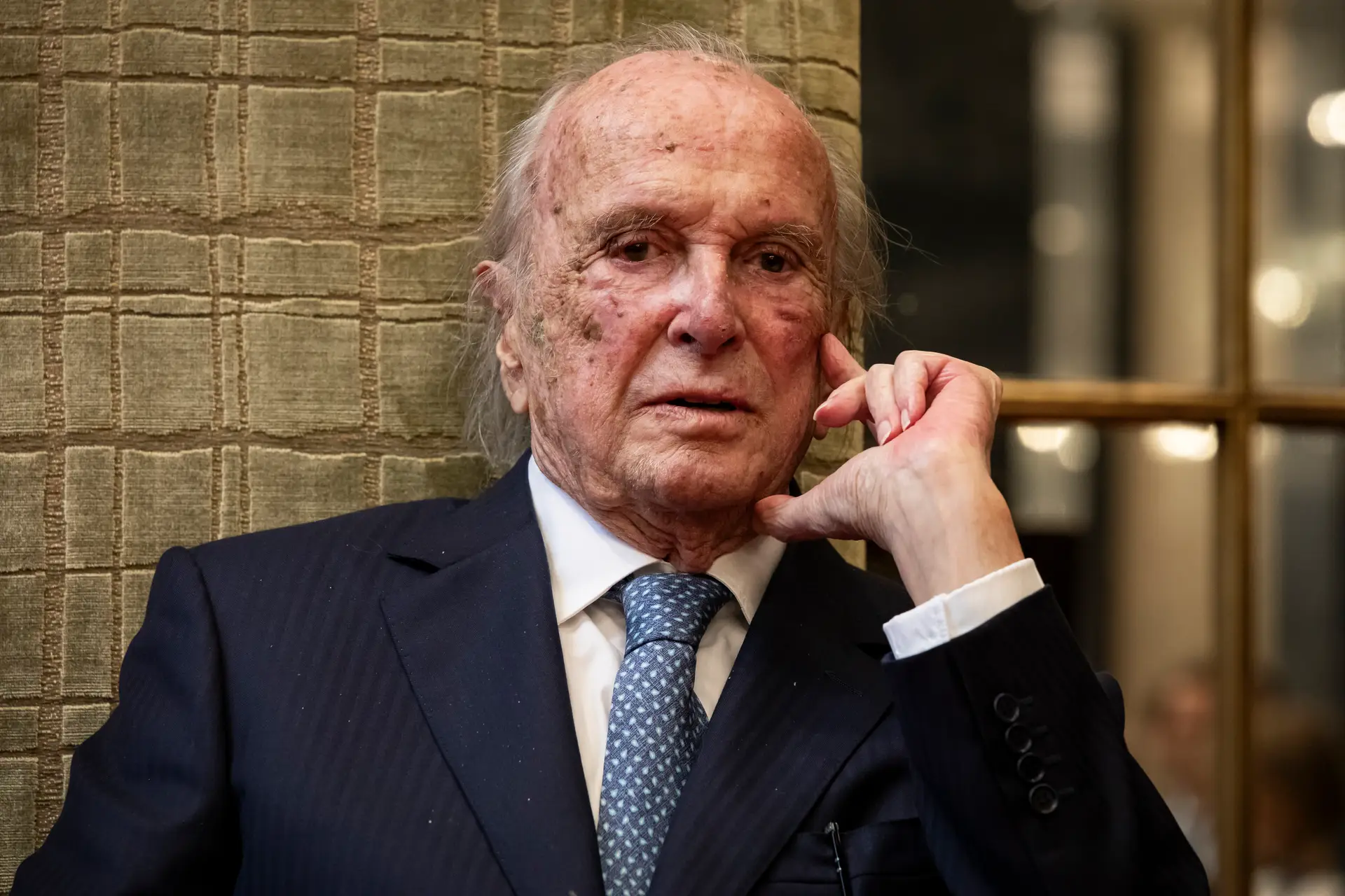 Francisco Pinto Balsemão é o vencedor do Prémio Universidade de Coimbra 2024 - SIC Notícias