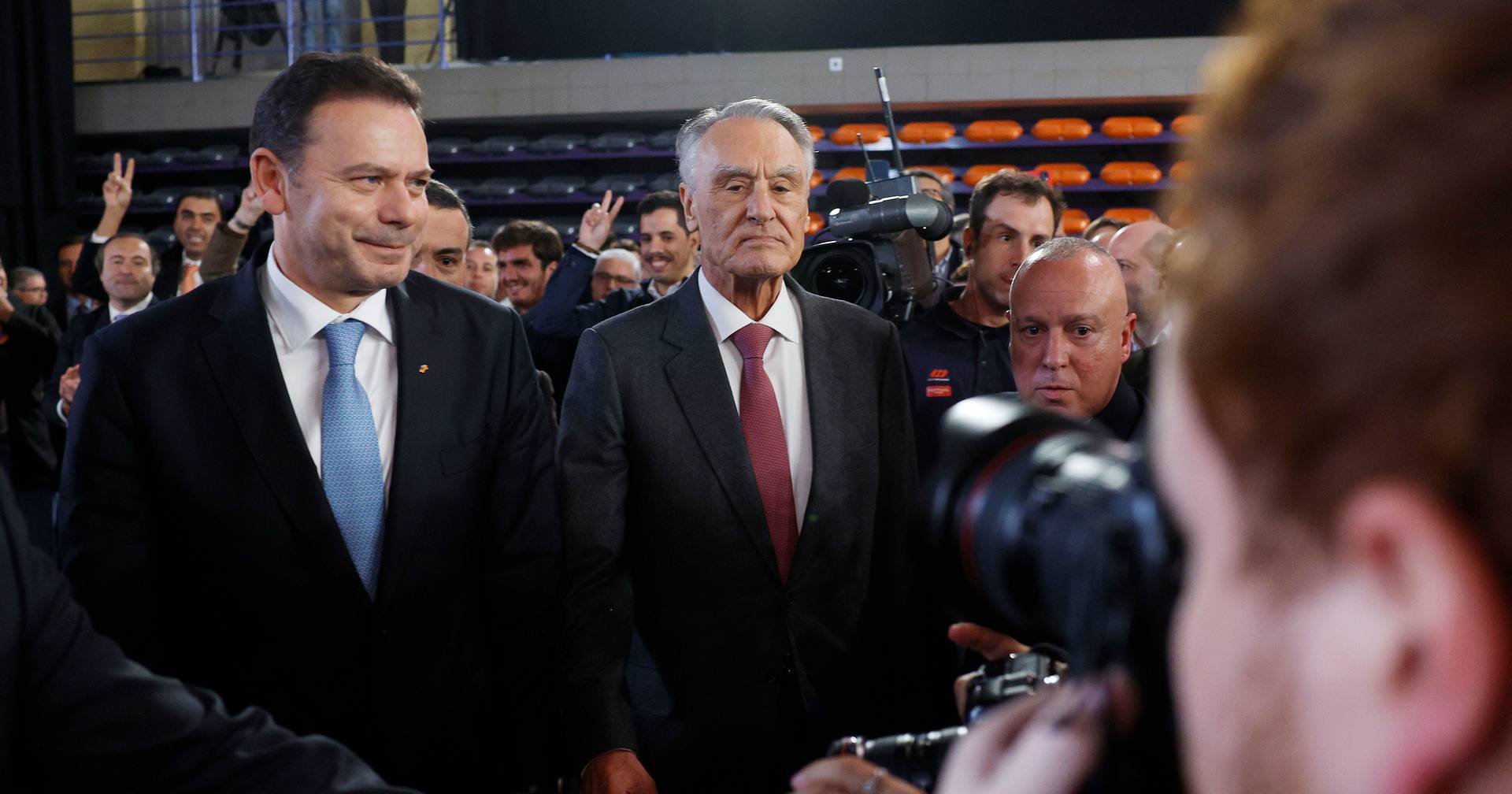 Cavaco "está de regresso à política ativa" e procura "influenciar o ...