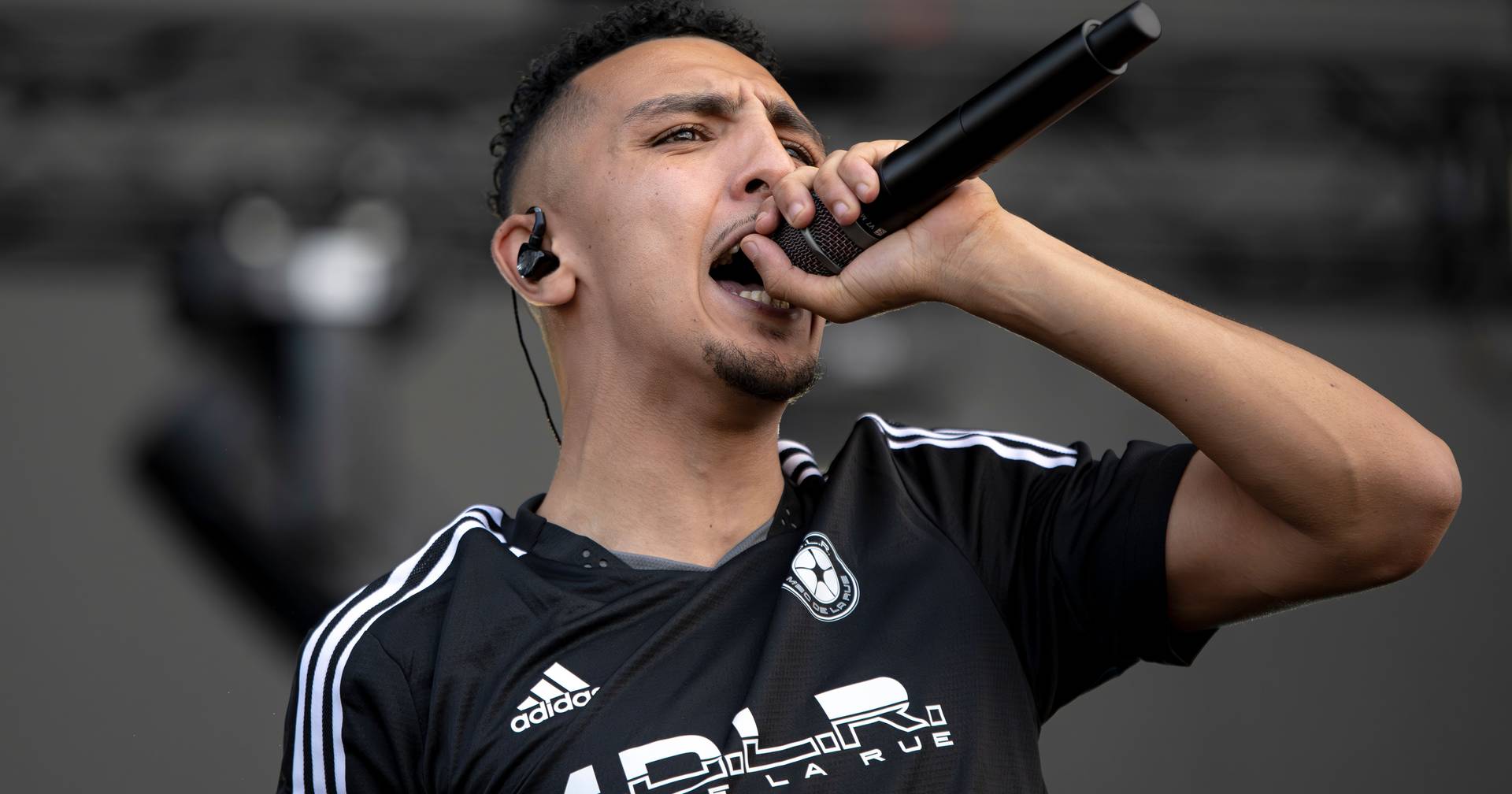 Rapper Morad atua no festival Summol Summer Fest em 2025 - SIC Notícias