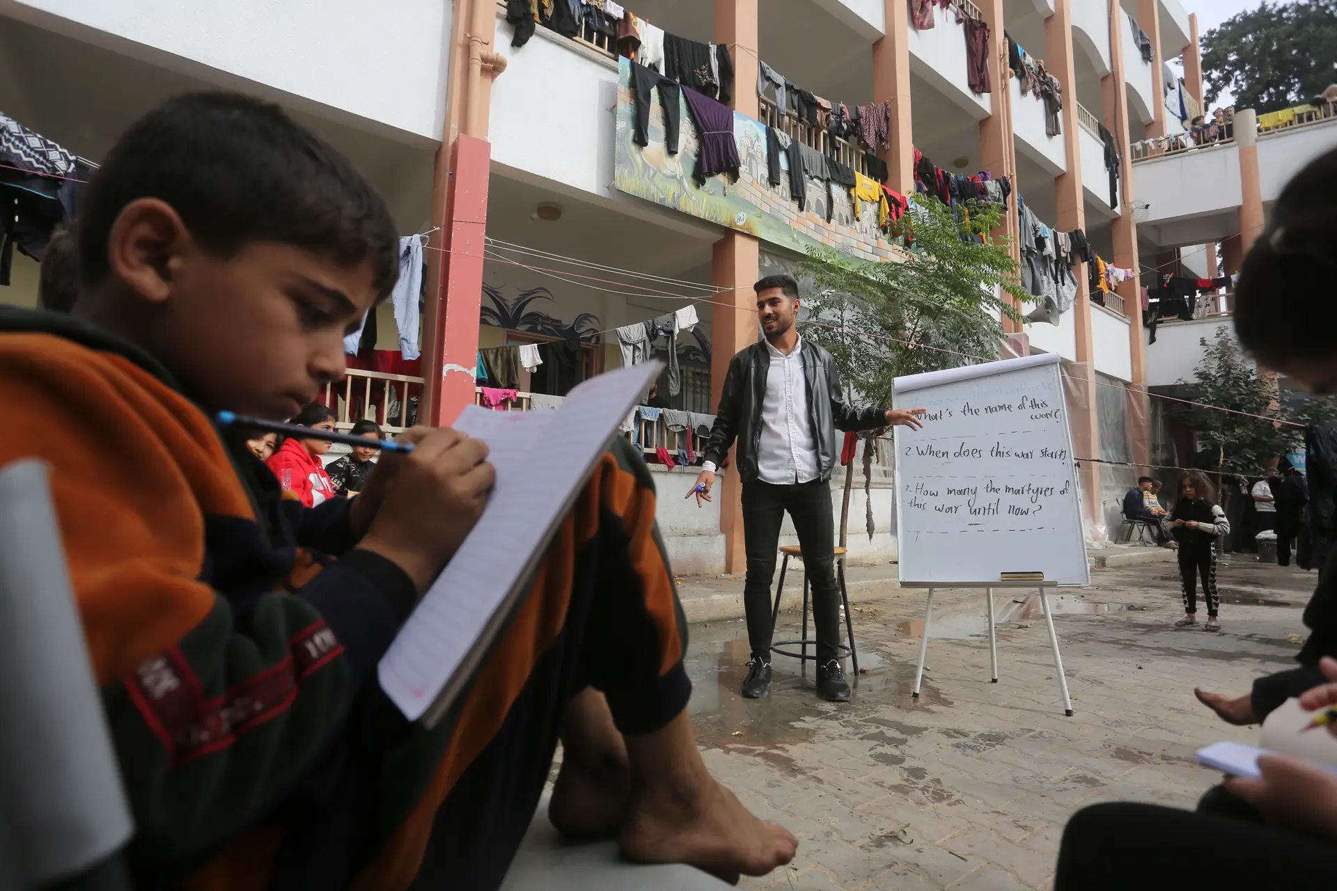 Mais de um milhão de jovens impedidos de estudar desde o início do ...