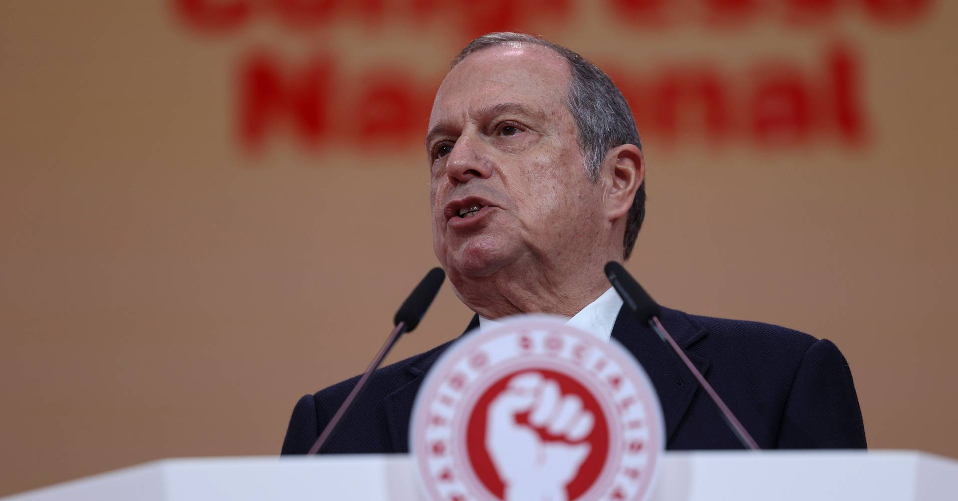 Carlos César condena Montenegro por não ter visitado bairro de Odair ...